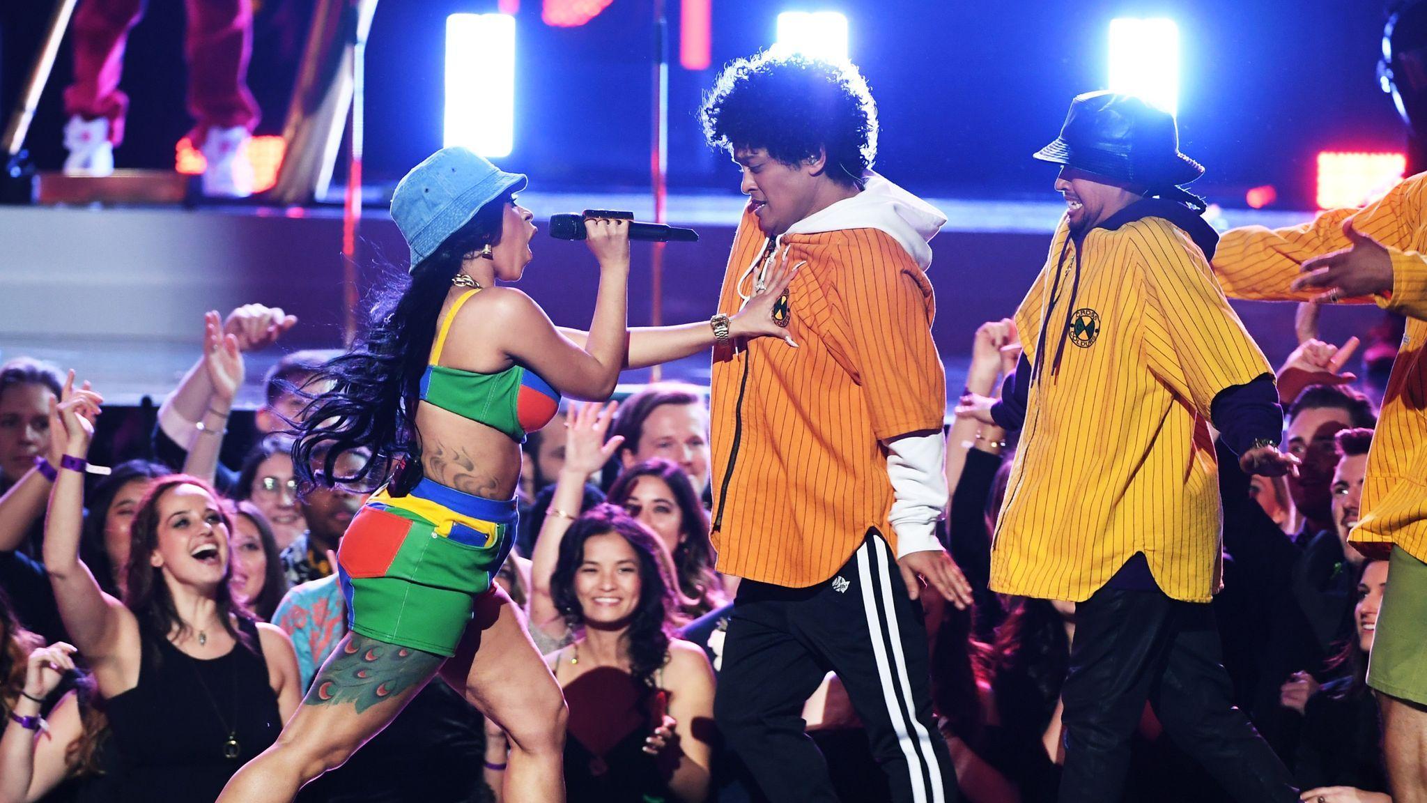 Bruno Mars Dancing Wallpapers - Top Free Bruno Mars Dancing Backgrounds - WallpaperAccess