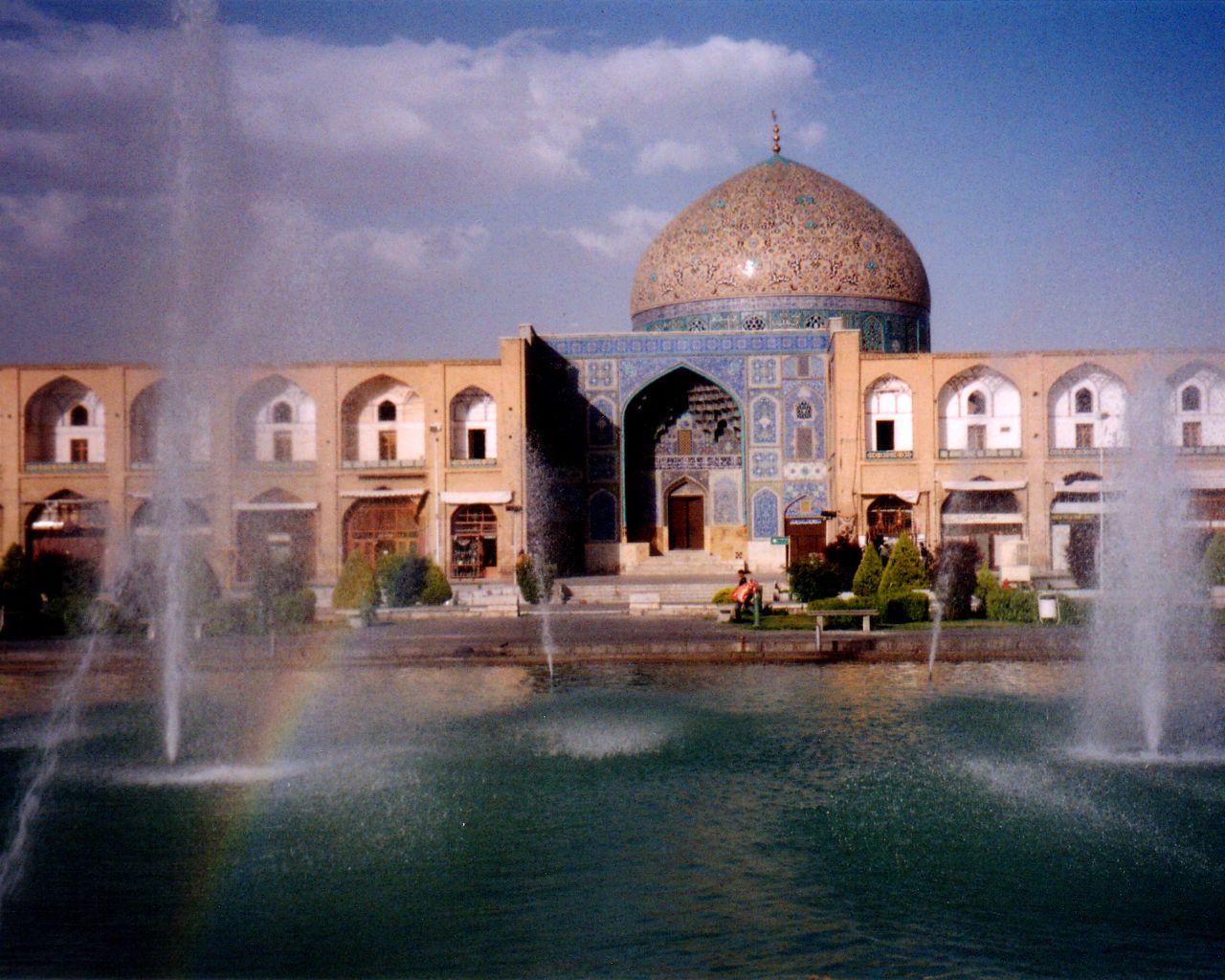 Esfahan Wallpapers - Top Free Esfahan Backgrounds - WallpaperAccess