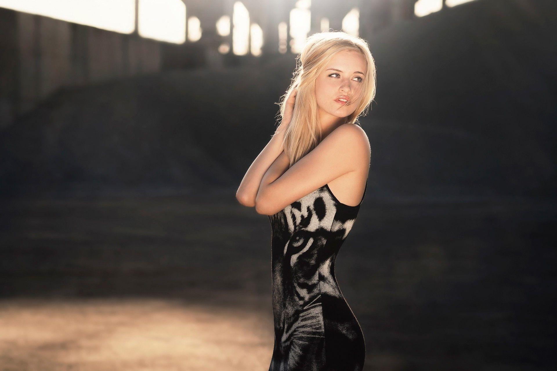 Looking Back Wallpapers - Top Free Looking Back Backgrounds ...