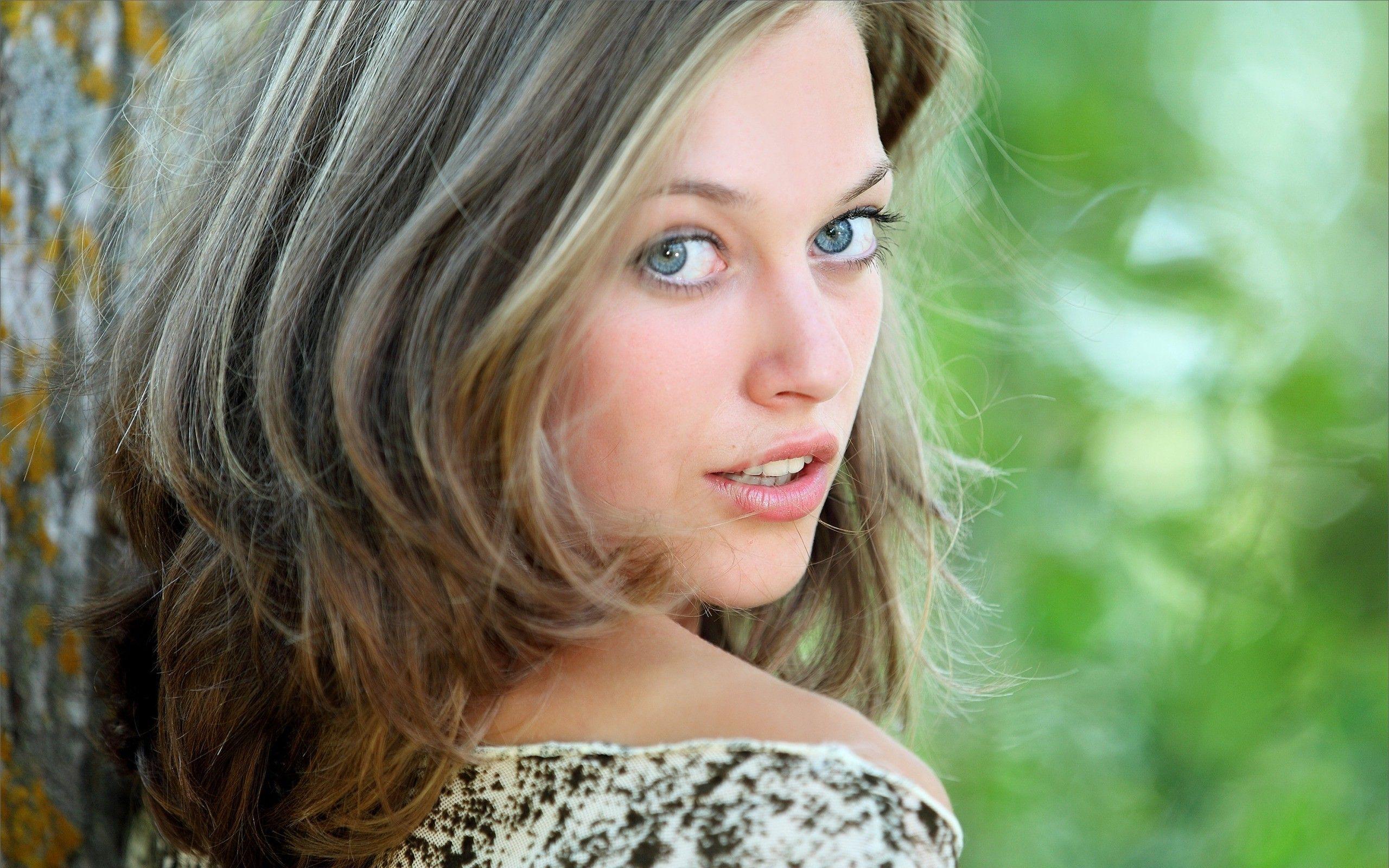 Looking Back Wallpapers - Top Free Looking Back Backgrounds ...