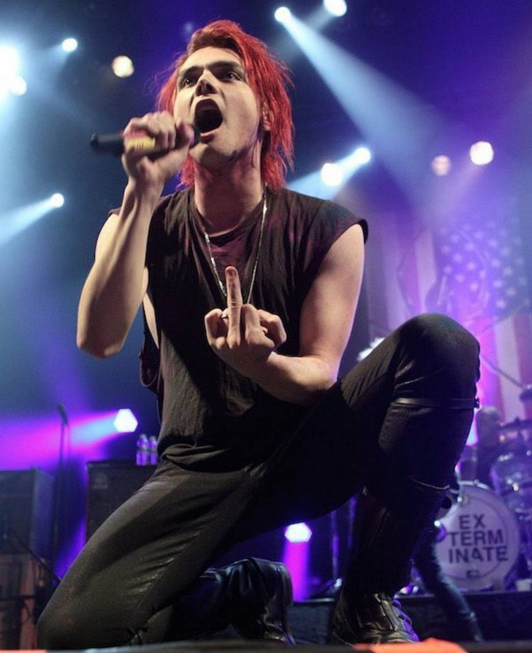 Gerard Way Phone Wallpapers - Top Free Gerard Way Phone Backgrounds ...