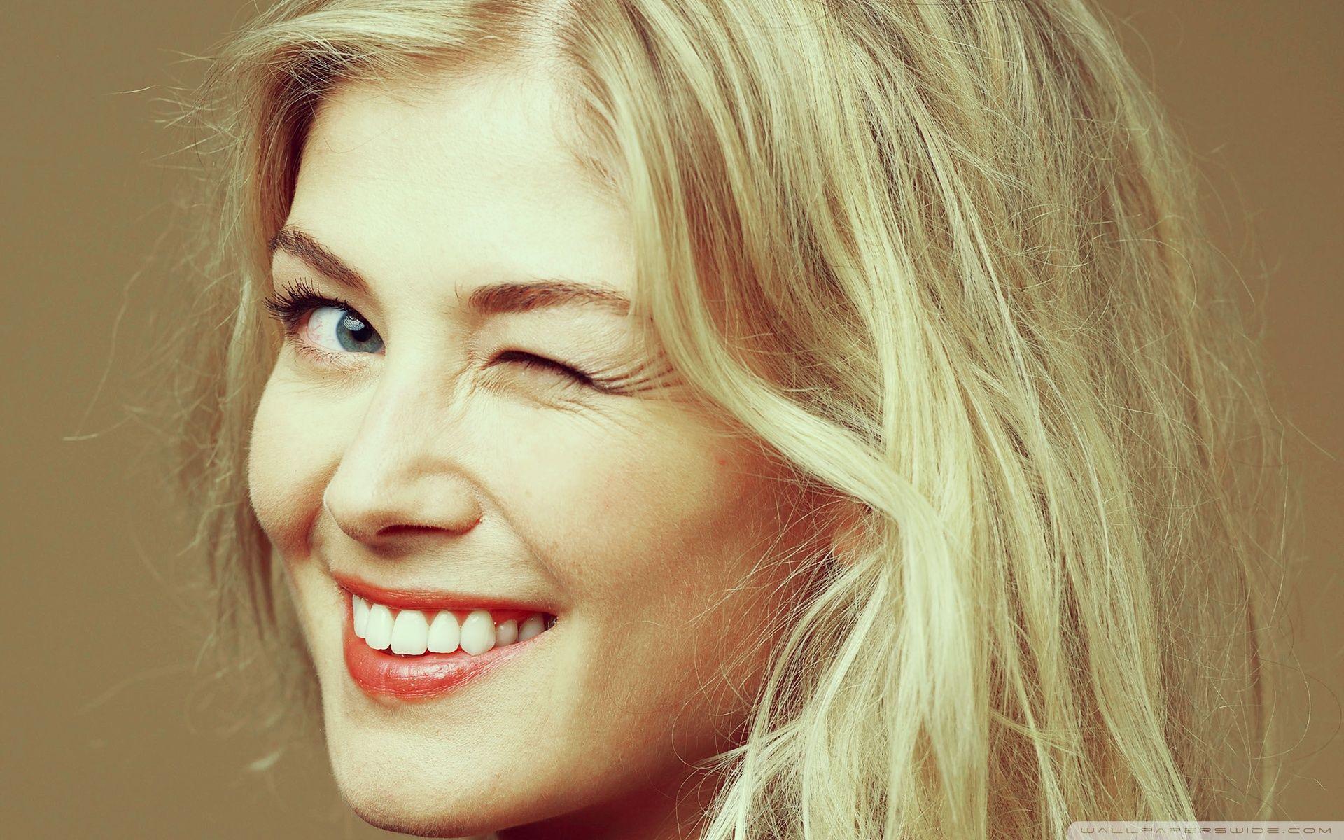 Rosamund Pike HD Wallpapers - Top Free Rosamund Pike HD Backgrounds ...