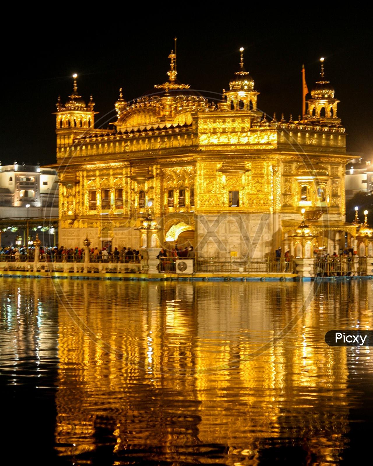 Golden Temple at Night Wallpapers - Top Free Golden Temple at Night ...