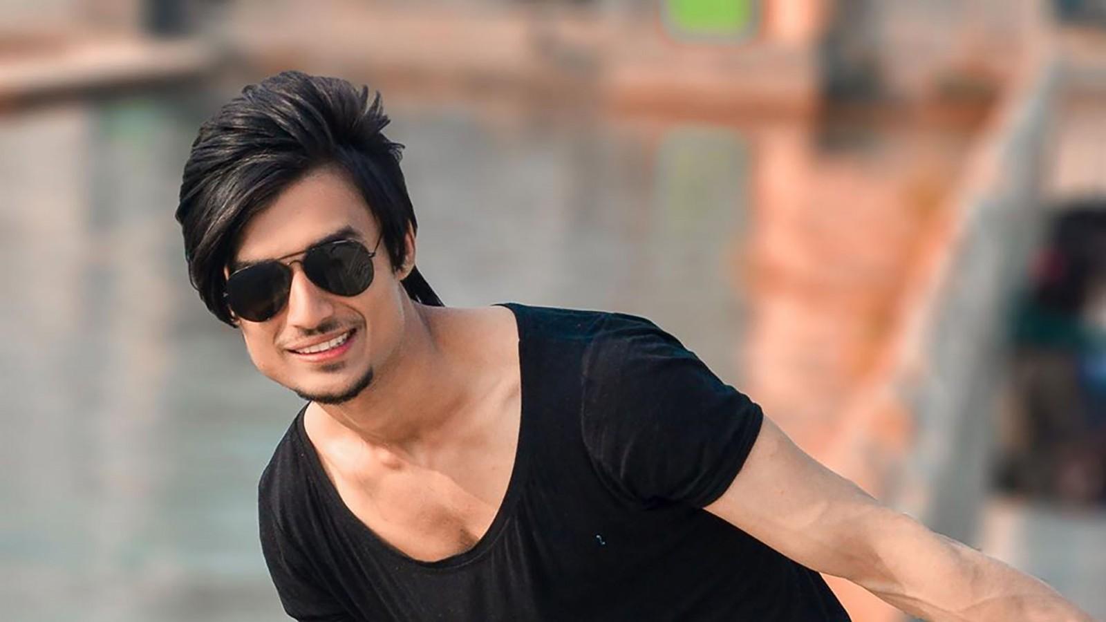 Comedian Wallpapers - Top Free Comedian Backgrounds - WallpaperAccess