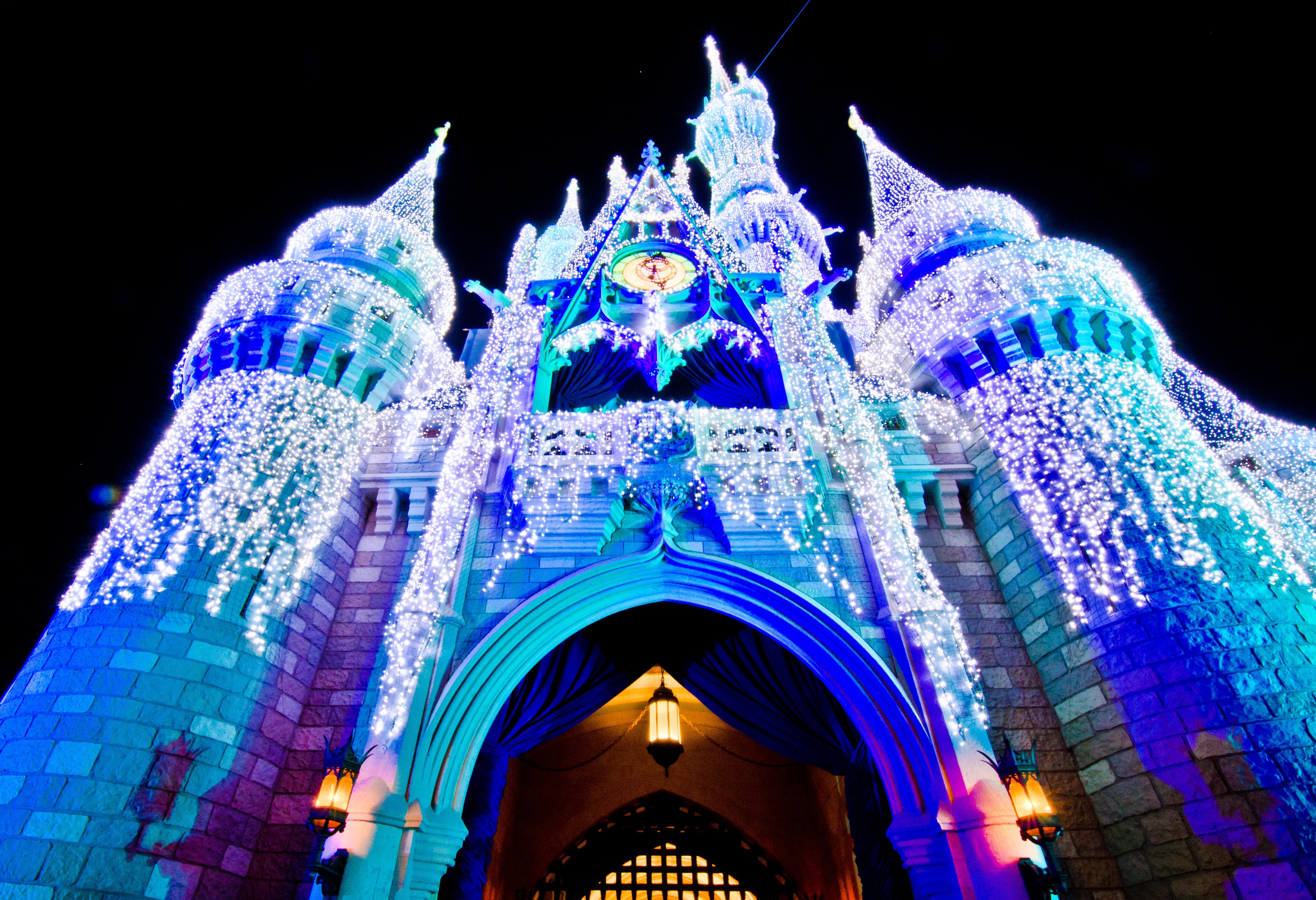 Disney Castle Christmas Wallpapers - Top Free Disney Castle Christmas ...