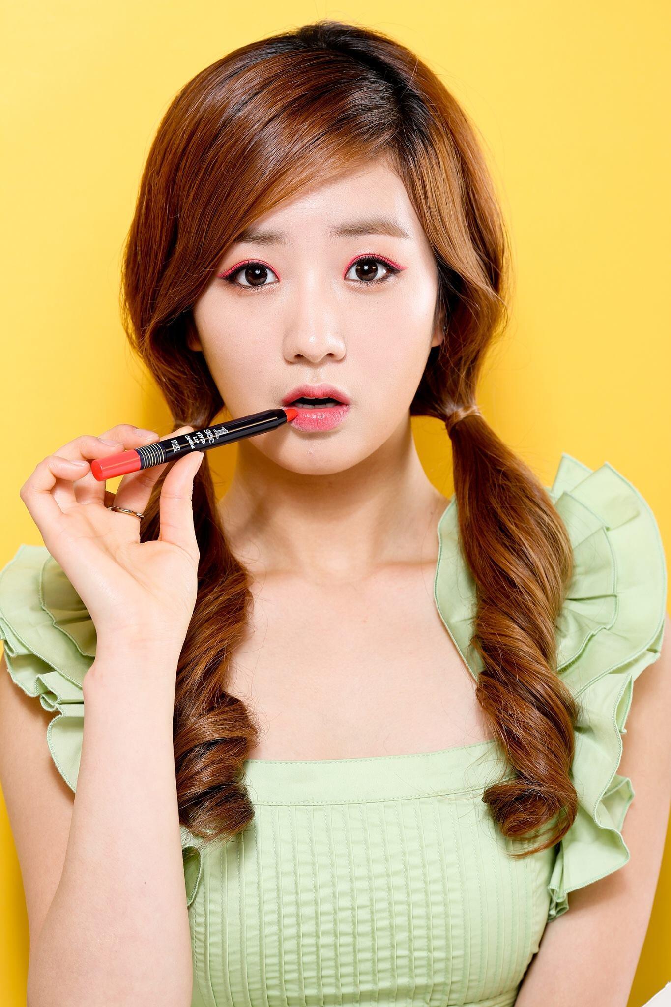 Yoon Bomi Wallpapers - Top Free Yoon Bomi Backgrounds - WallpaperAccess