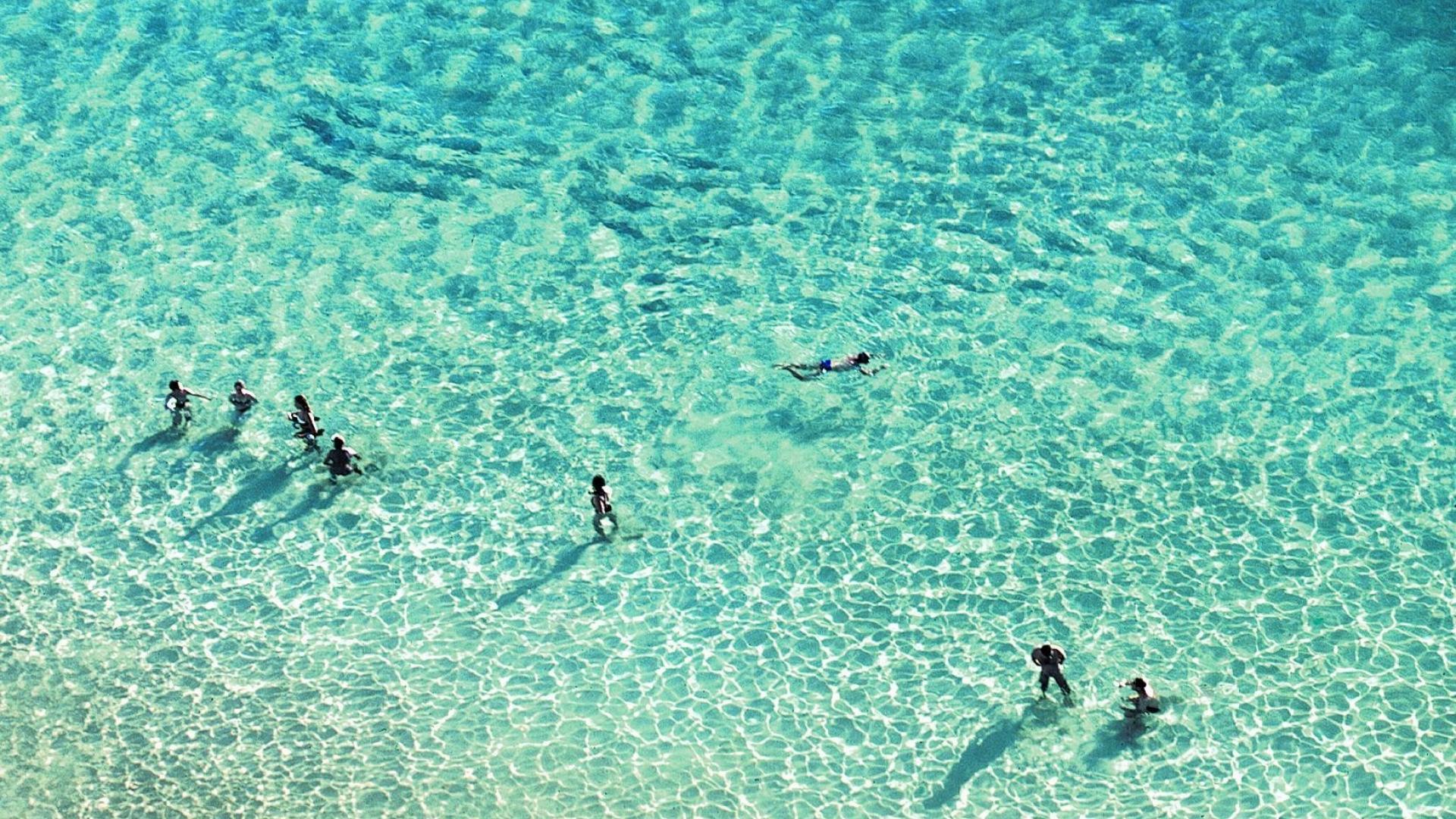 People On The Beach Wallpapers - Top Free People On The Beach ...