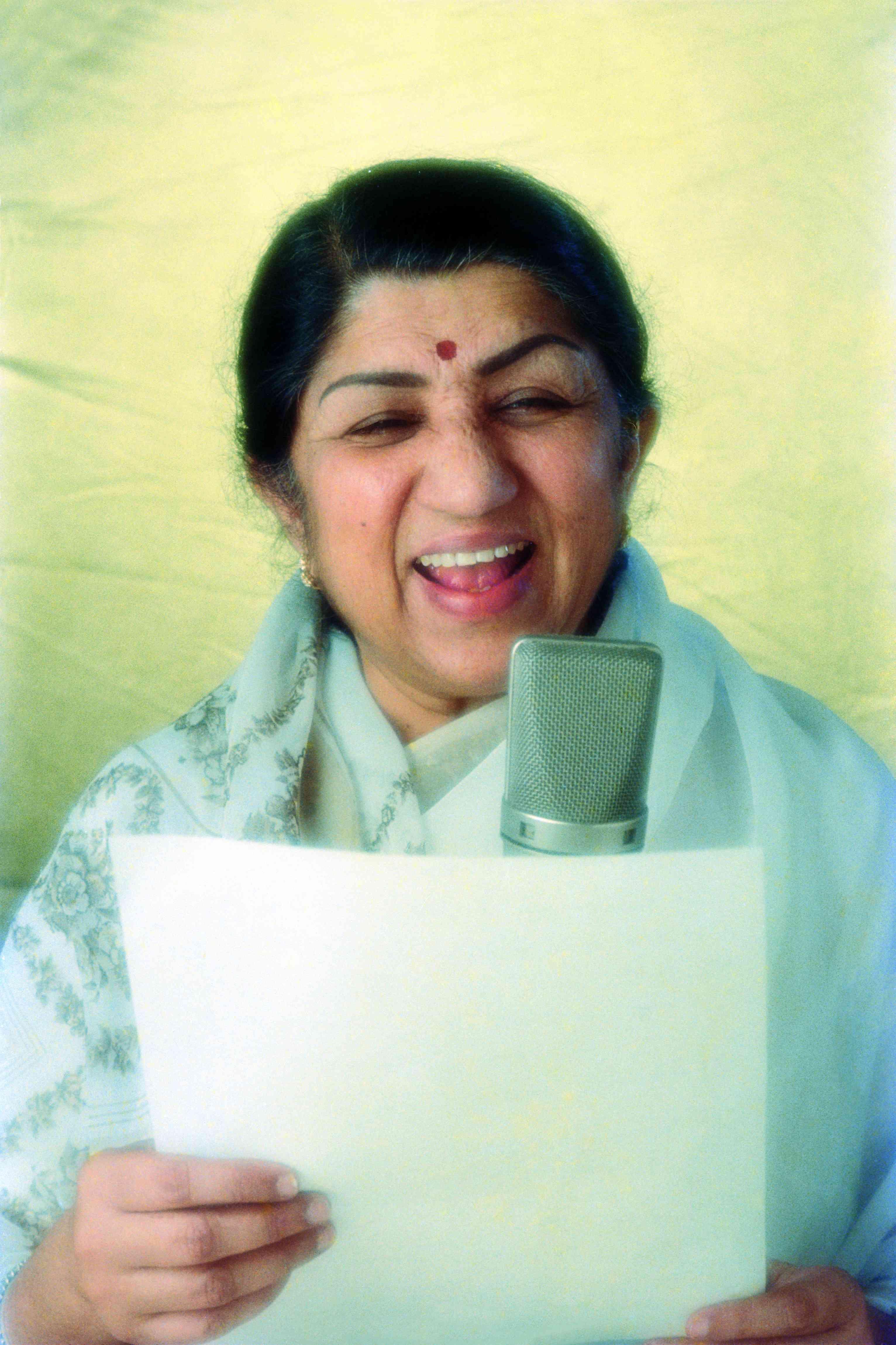 Lata Mangeshkar Wallpapers - Top Free Lata Mangeshkar Backgrounds ...