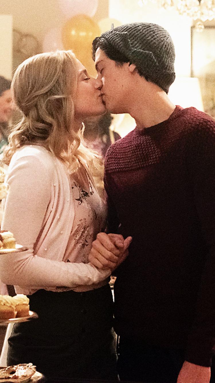 Bughead Wallpapers - Top Free Bughead Backgrounds - WallpaperAccess