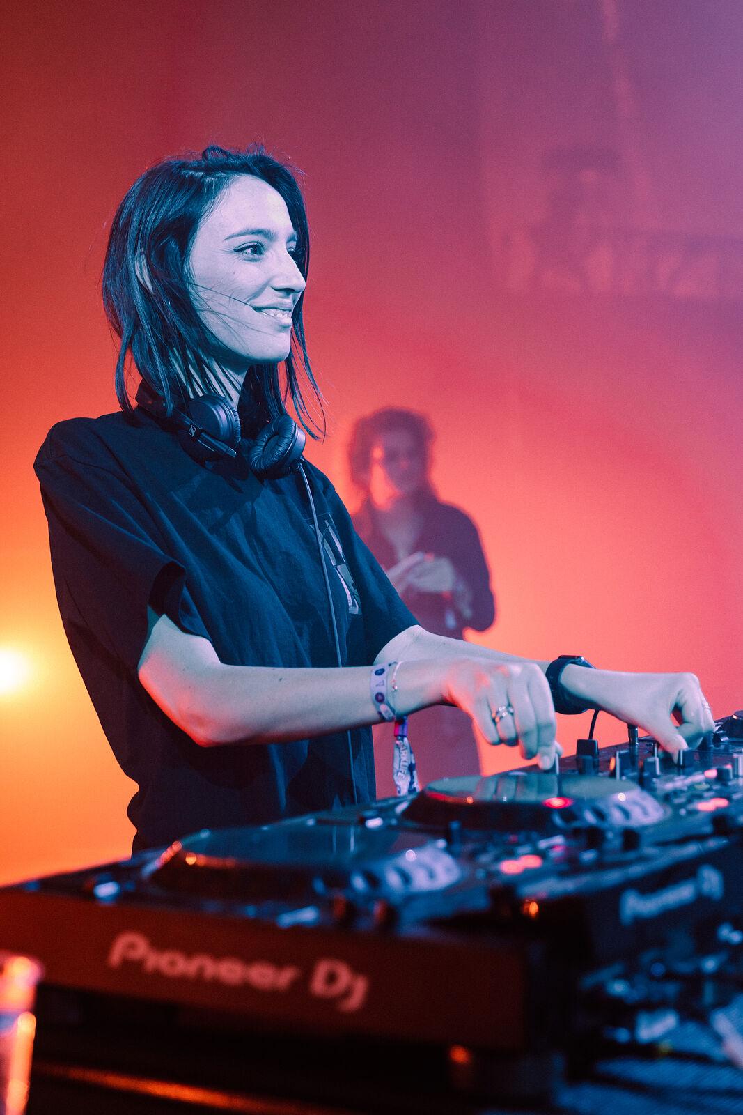 Amelie Lens Wallpapers - Top Free Amelie Lens Backgrounds - WallpaperAccess