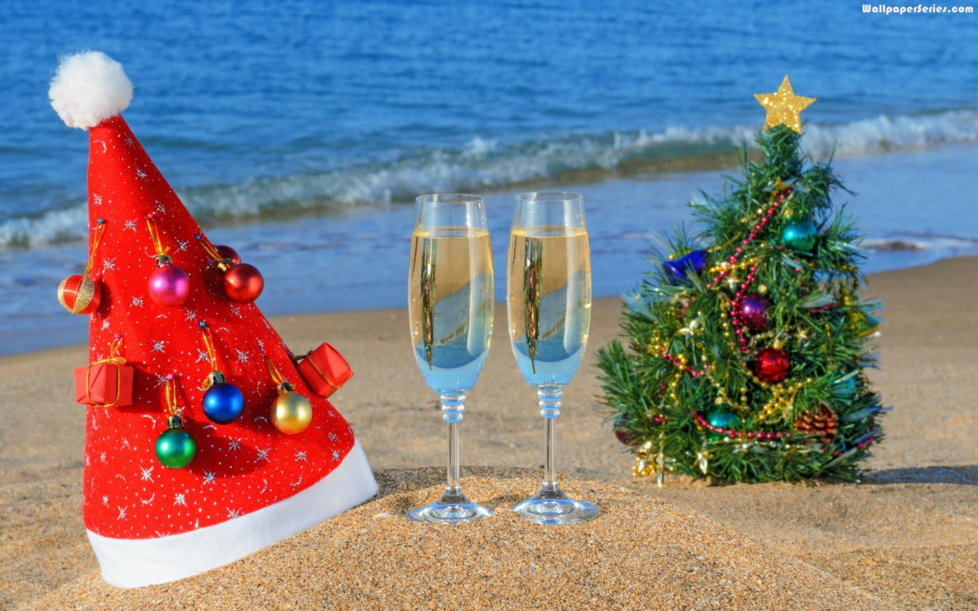 Christmas Tree Beach Wallpapers - Top Free Christmas Tree Beach ...
