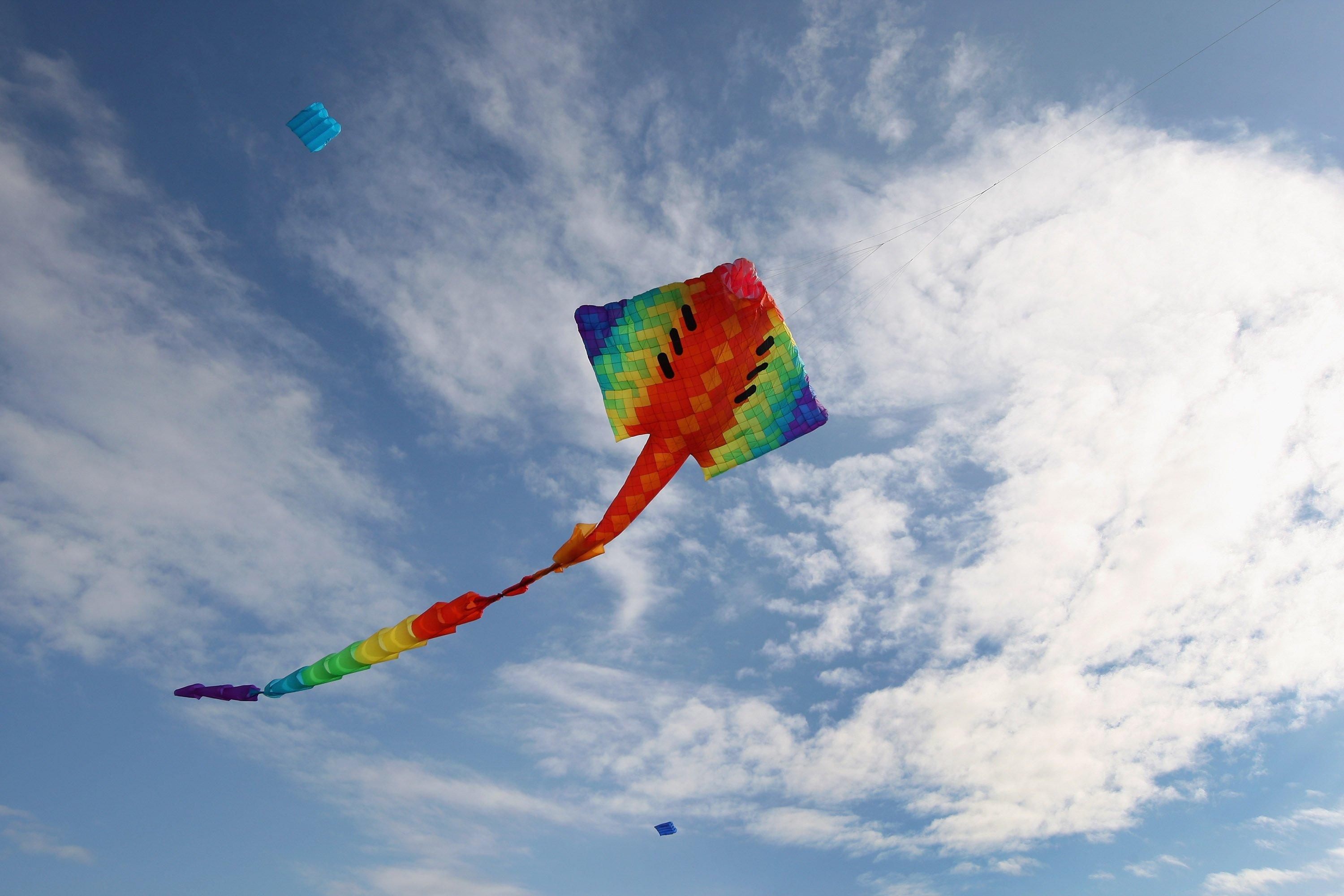 Kite Flying Wallpapers - Top Free Kite Flying Backgrounds - WallpaperAccess