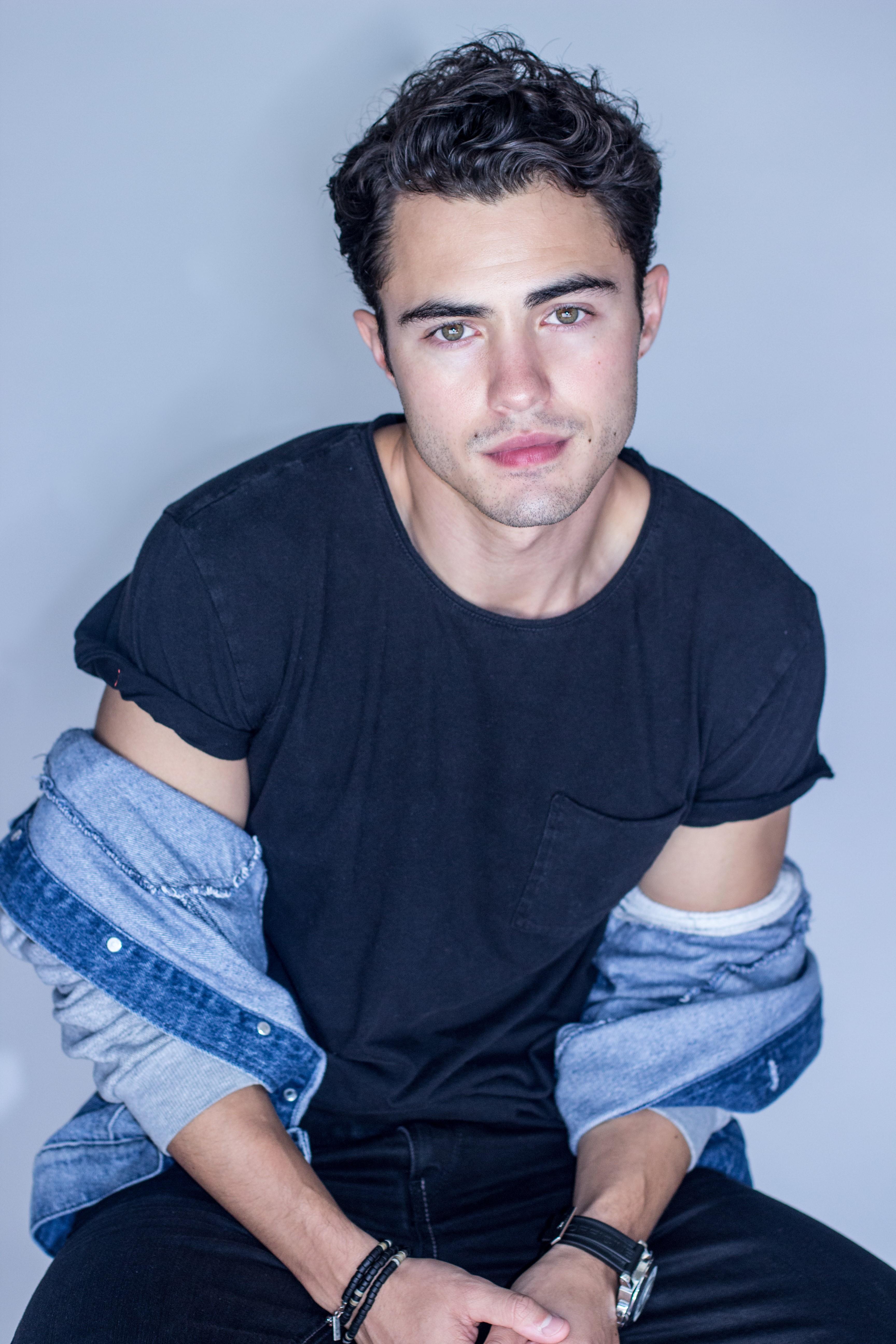 Darren Barnet Wallpapers - Top Free Darren Barnet Backgrounds ...