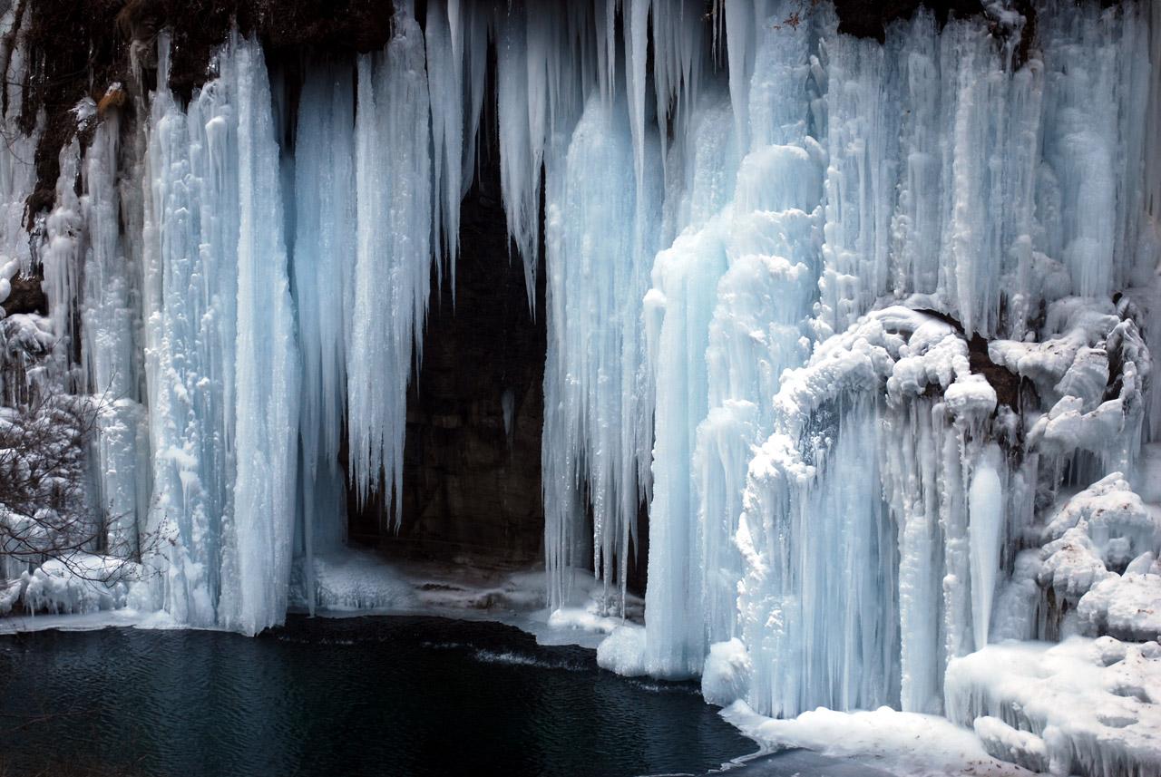 Frozen Waterfall Wallpapers - Top Free Frozen Waterfall Backgrounds ...