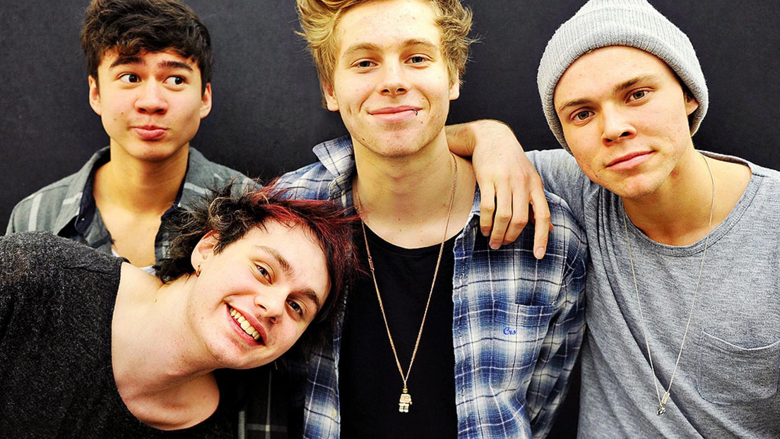 Calum Hood Laptop Wallpapers - Top Free Calum Hood Laptop Backgrounds ...