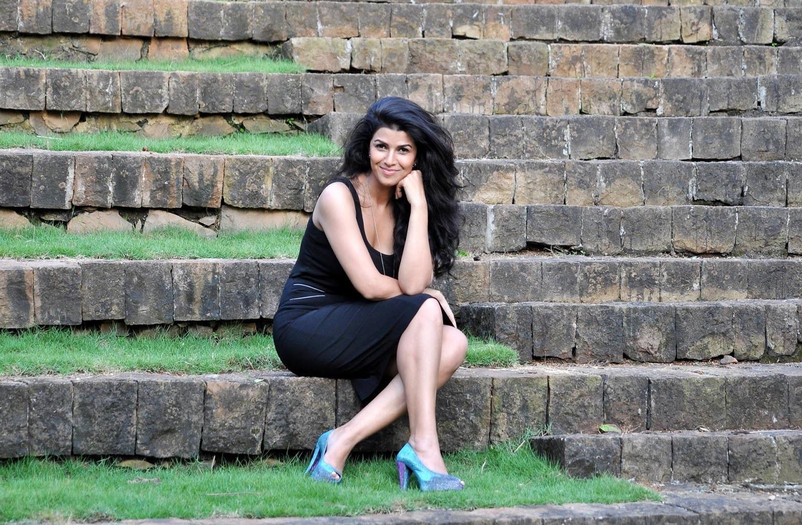 Nimrat Kaur Wallpapers - Top Free Nimrat Kaur Backgrounds - WallpaperAccess