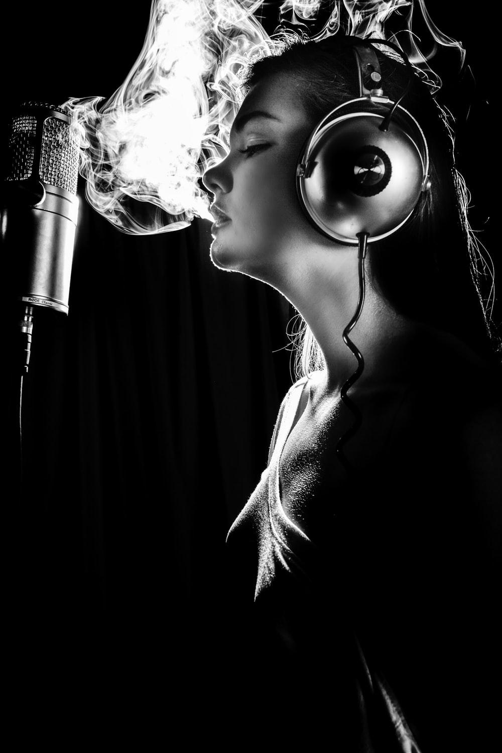 Female Singer Wallpapers - Top Free Female Singer Backgrounds - WallpaperAccess