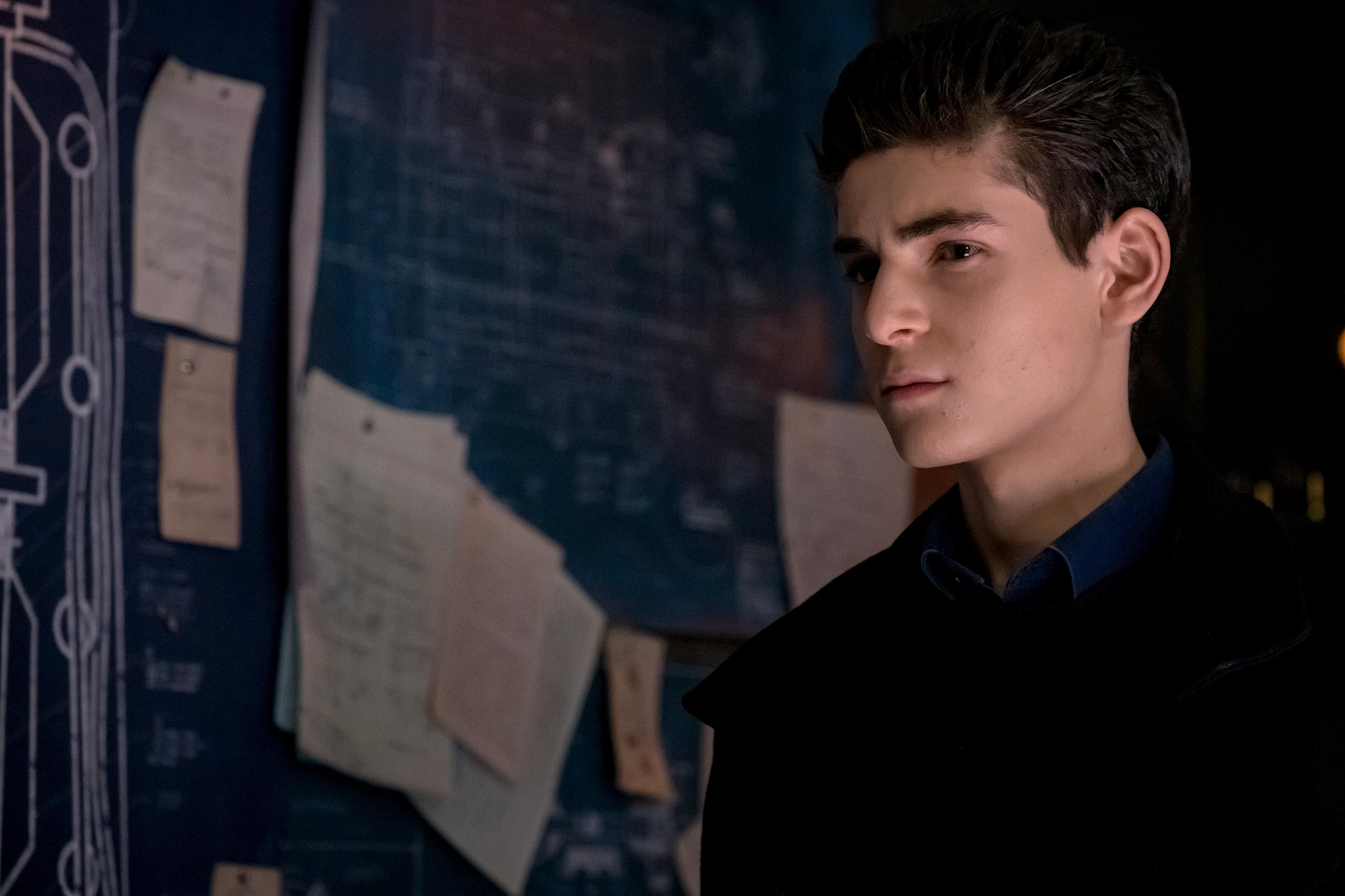 Gotham Bruce Wayne Wallpapers - Top Free Gotham Bruce Wayne Backgrounds - WallpaperAccess