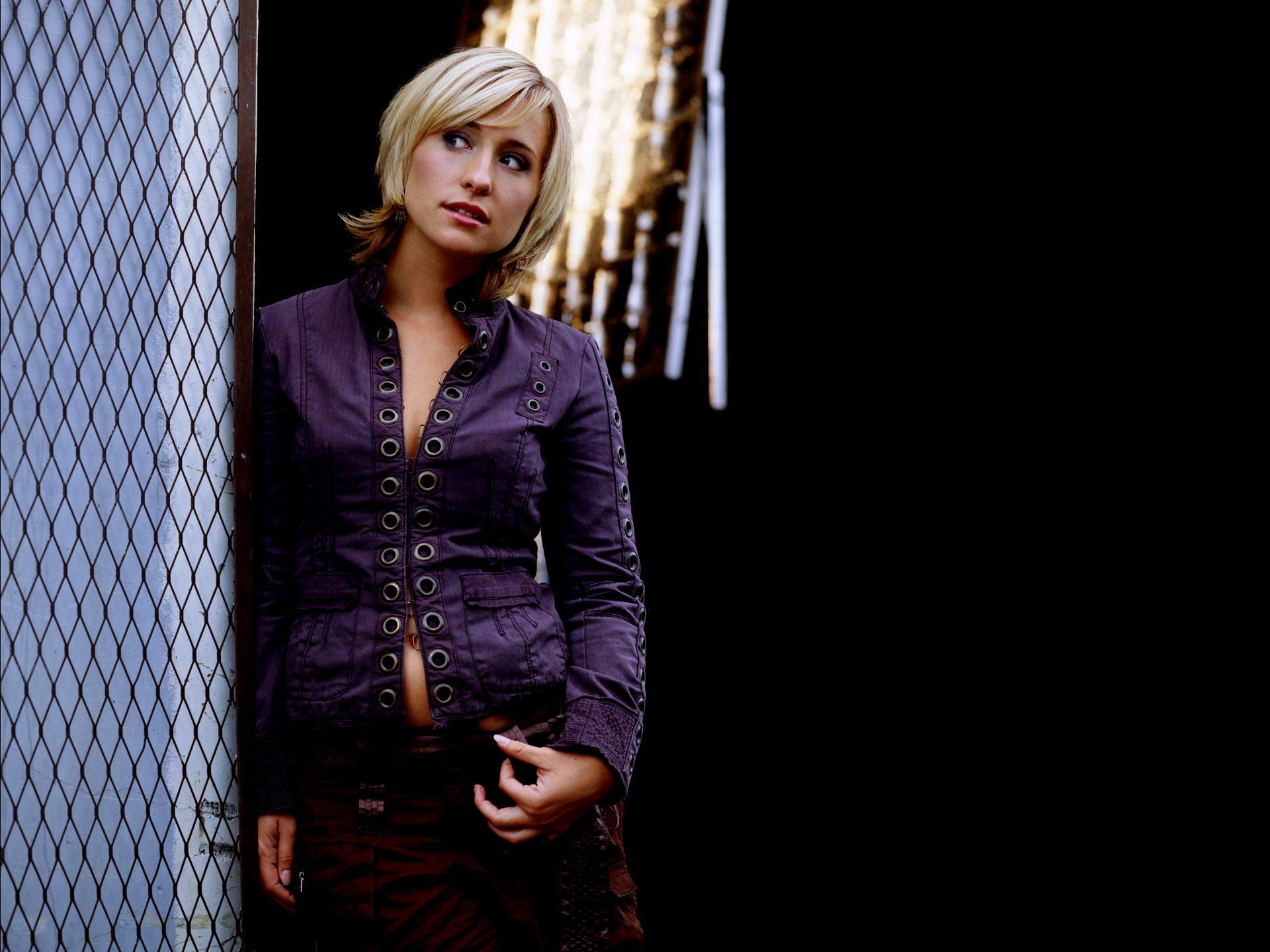 Allison Mack Wallpapers - Top Free Allison Mack Backgrounds - WallpaperAccess