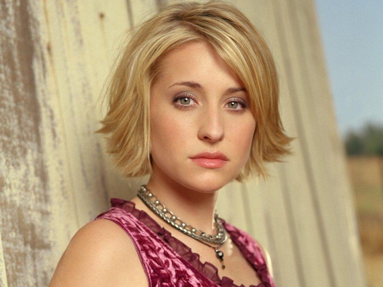 Allison Mack Wallpapers - Top Free Allison Mack Backgrounds - WallpaperAccess