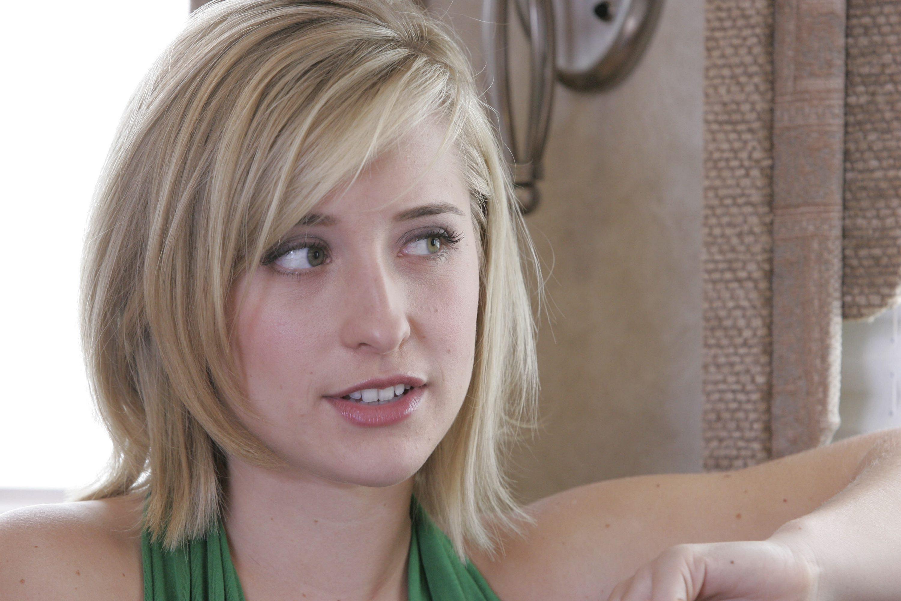 Allison Mack Wallpapers - Top Free Allison Mack Backgrounds ...
