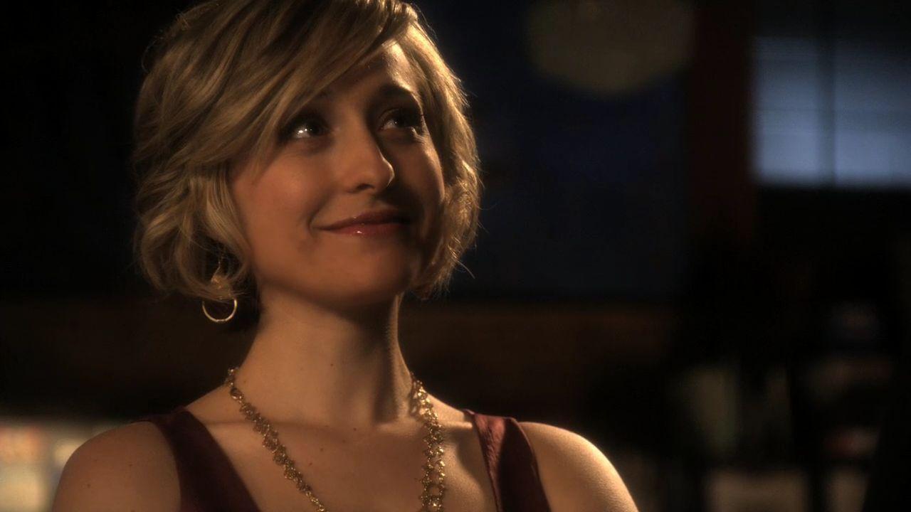 Sonrisa De Allison Mack 1280x720