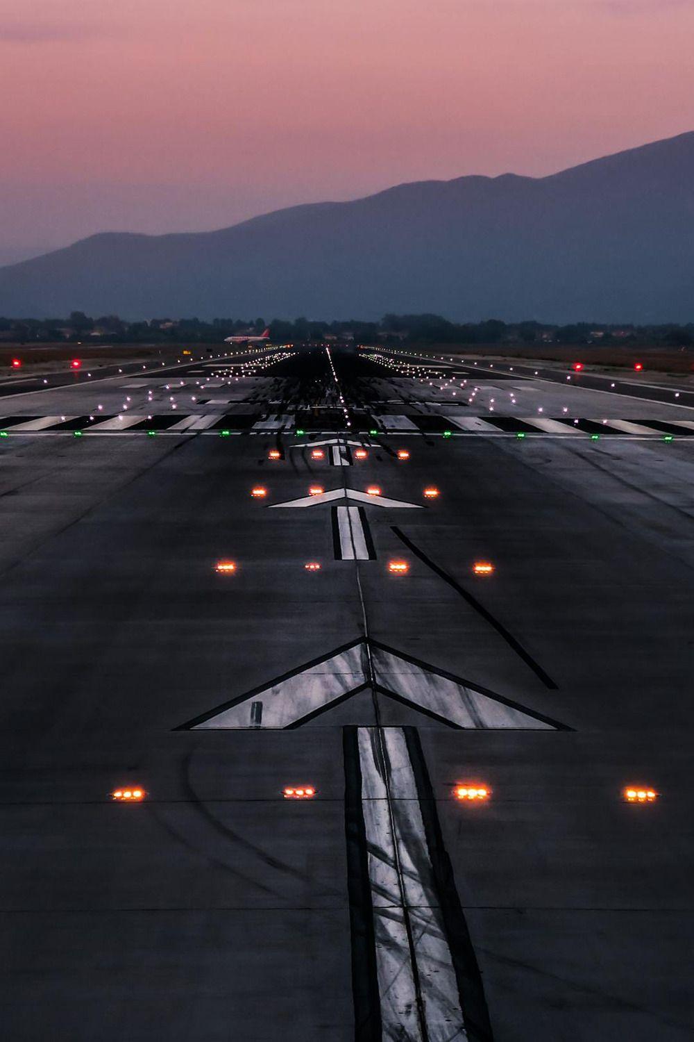 Airplane Runway Wallpapers - Top Free Airplane Runway Backgrounds ...