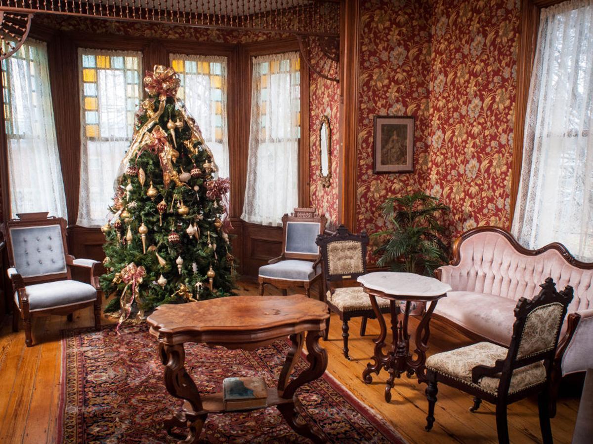 Victorian Christmas House Wallpapers - Top Free Victorian Christmas ...