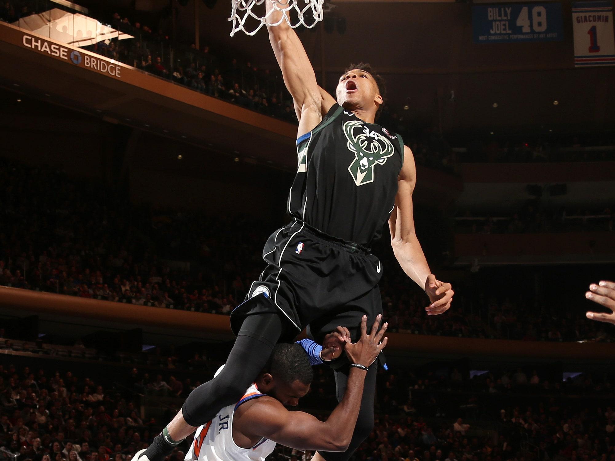 Giannis Dunking Wallpapers - Top Free Giannis Dunking Backgrounds ...