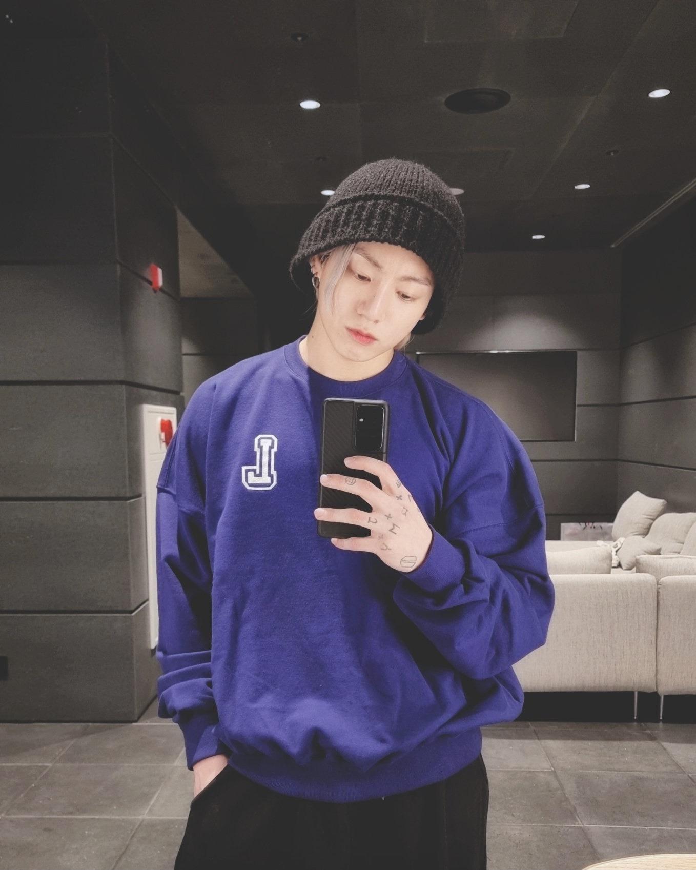 Mirror Selfie Wallpapers - Top Free Mirror Selfie Backgrounds ...