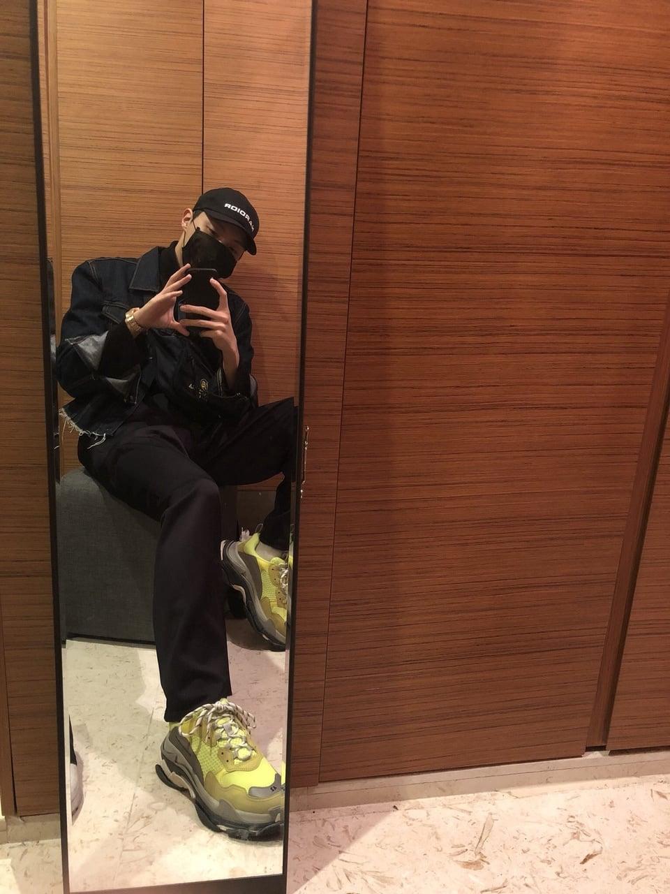 Mirror Selfie Wallpapers - Top Free Mirror Selfie Backgrounds ...