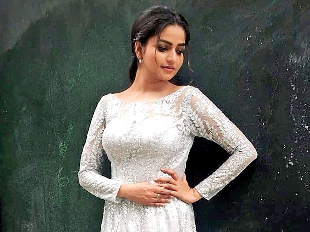 Nithya Ram Wallpapers - Top Free Nithya Ram Backgrounds - WallpaperAccess