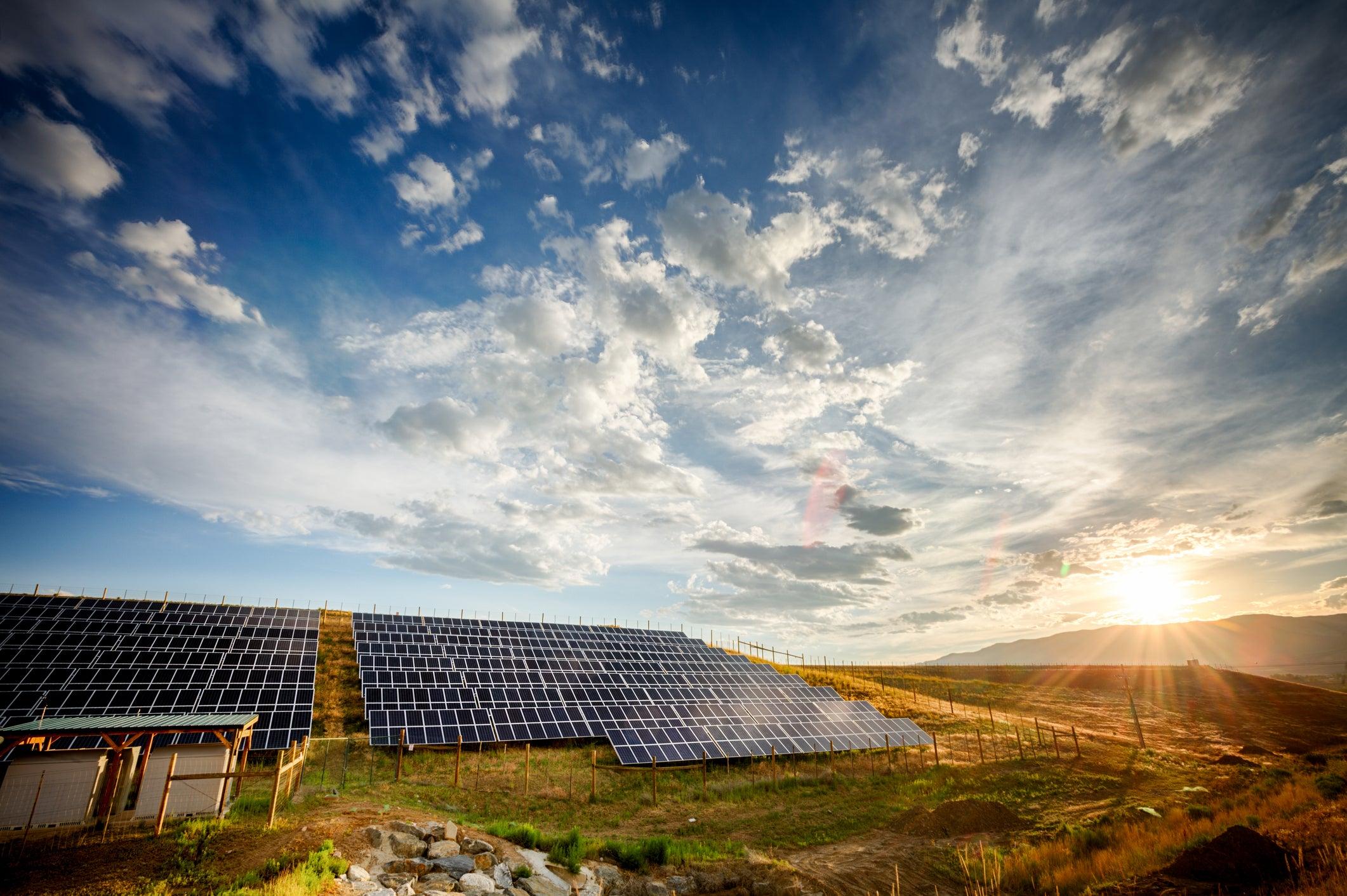 Solar Farm Wallpapers - Top Free Solar Farm Backgrounds - WallpaperAccess