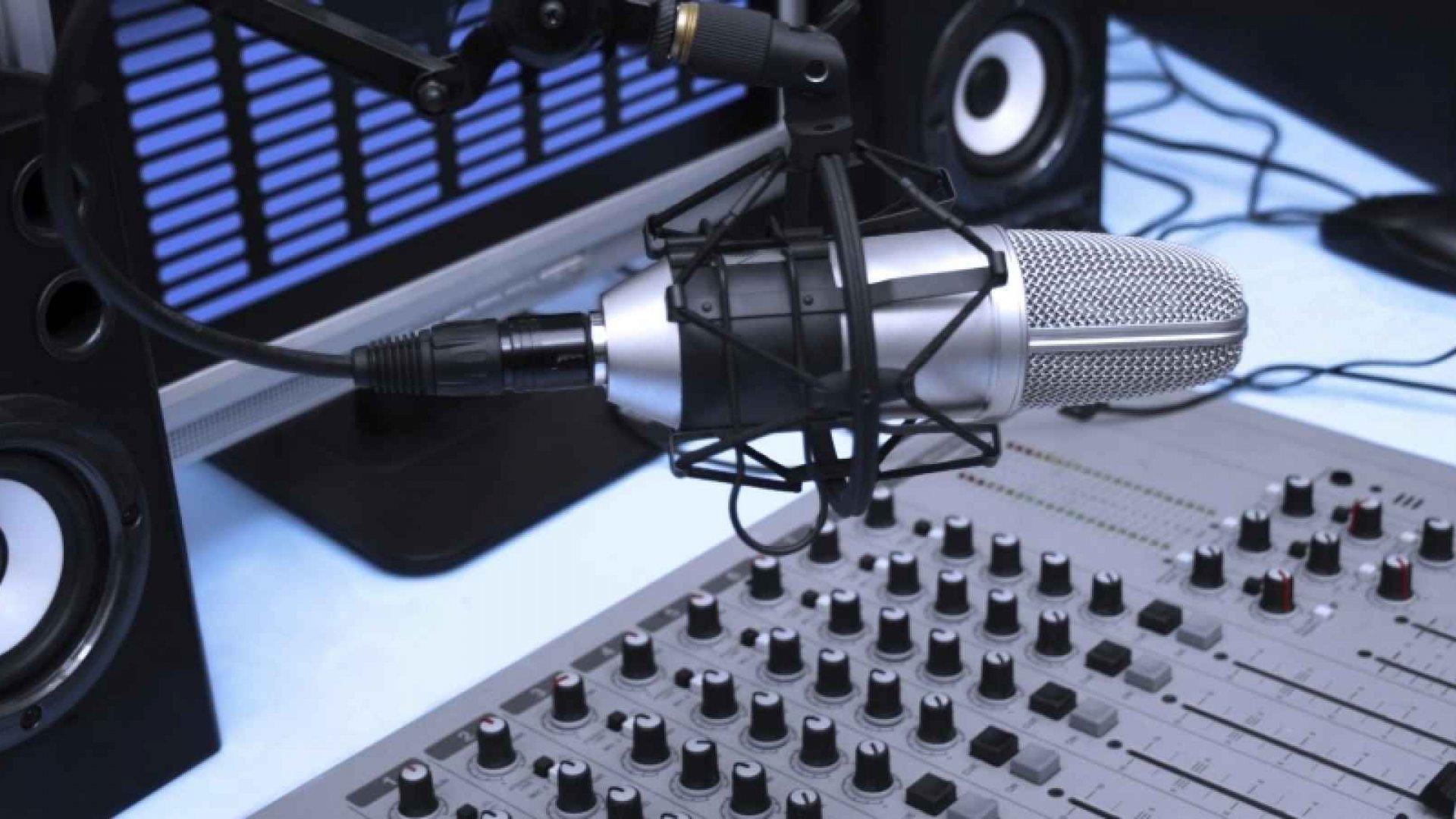 Podcasting Wallpapers - Top Free Podcasting Backgrounds - WallpaperAccess