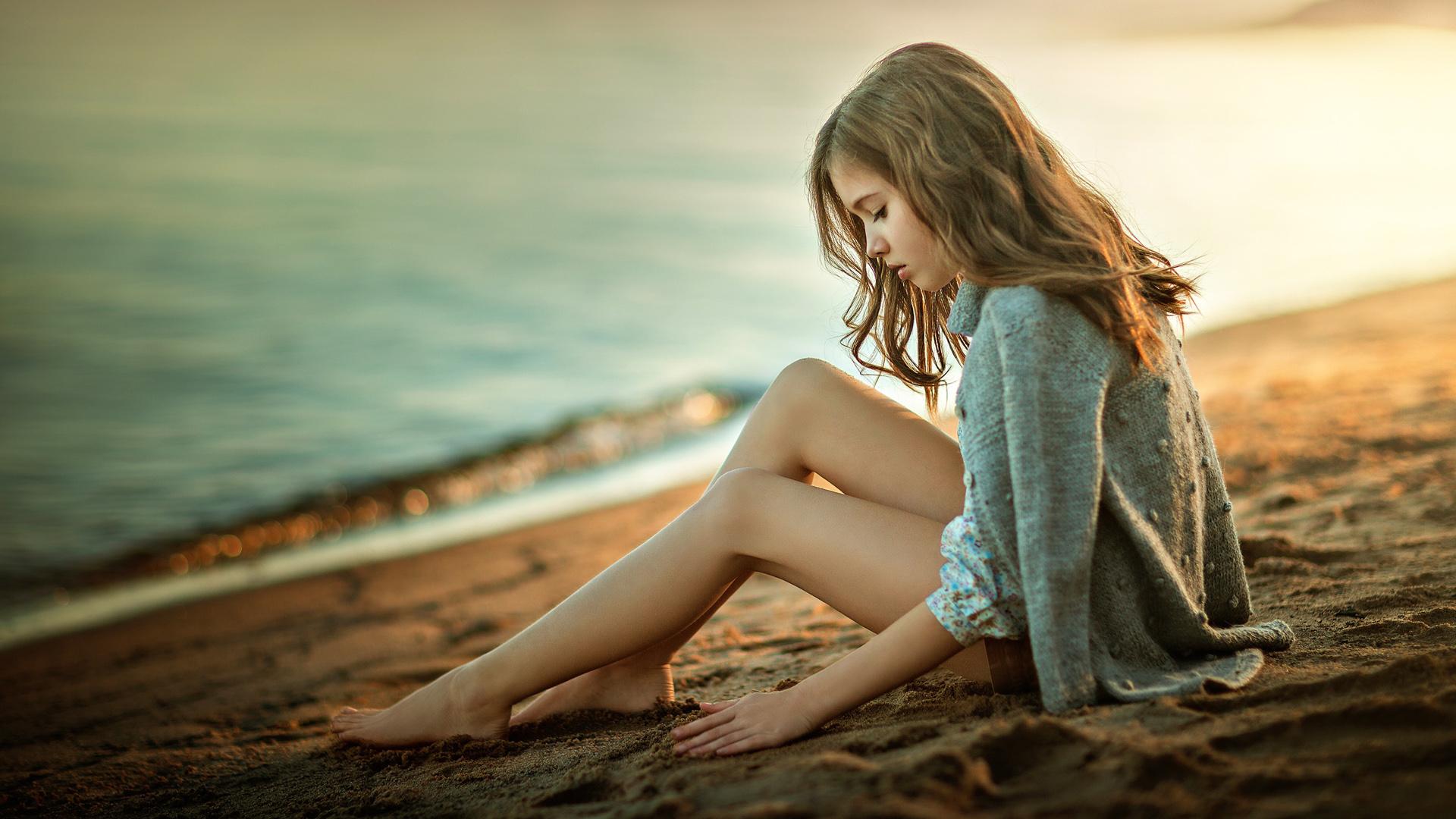 Girl Sitting Wallpapers - Top Free Girl Sitting Backgrounds ...