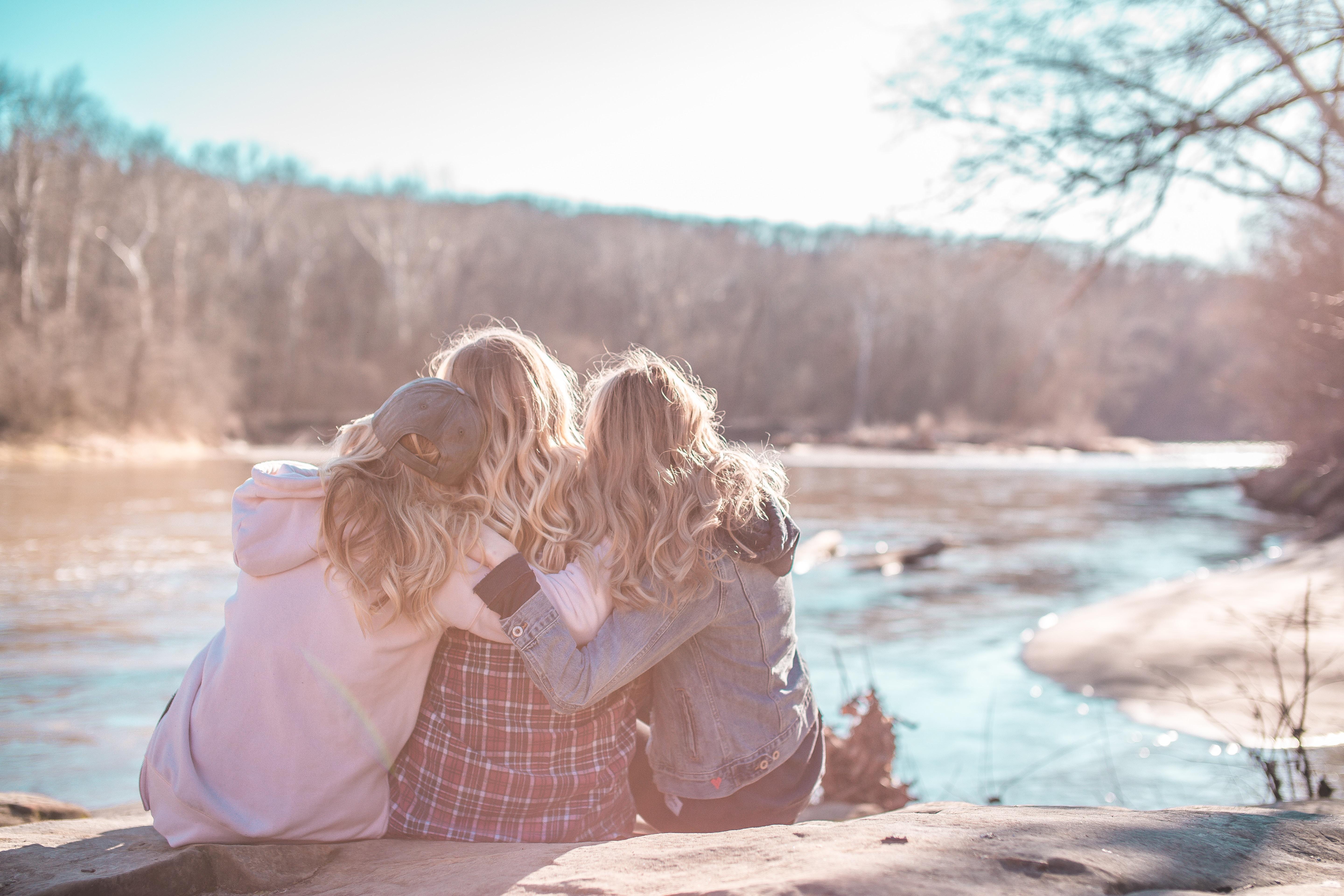 Friends Hugging Wallpapers - Top Free Friends Hugging Backgrounds ...