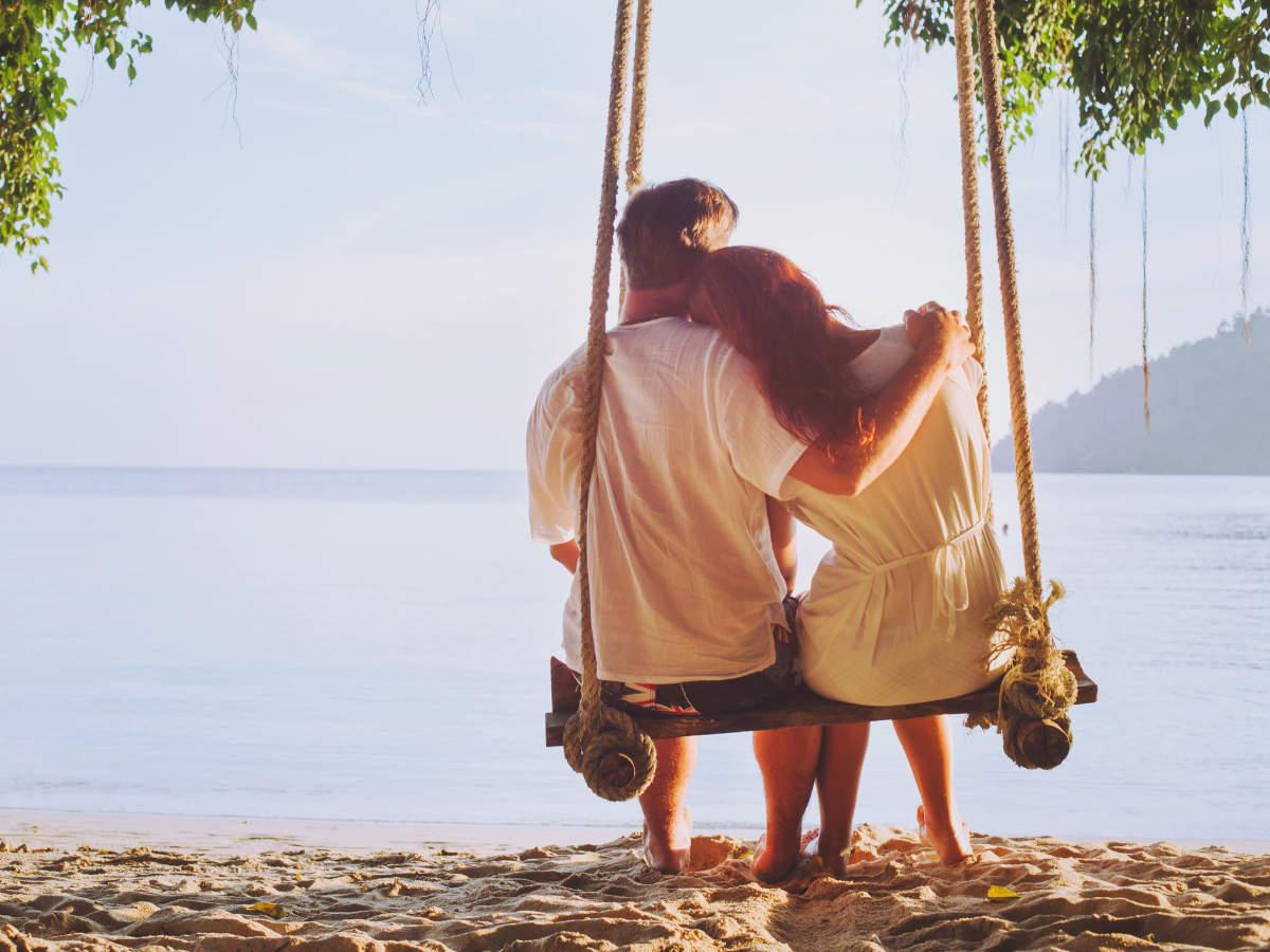 Friends Hugging Wallpapers - Top Free Friends Hugging Backgrounds ...