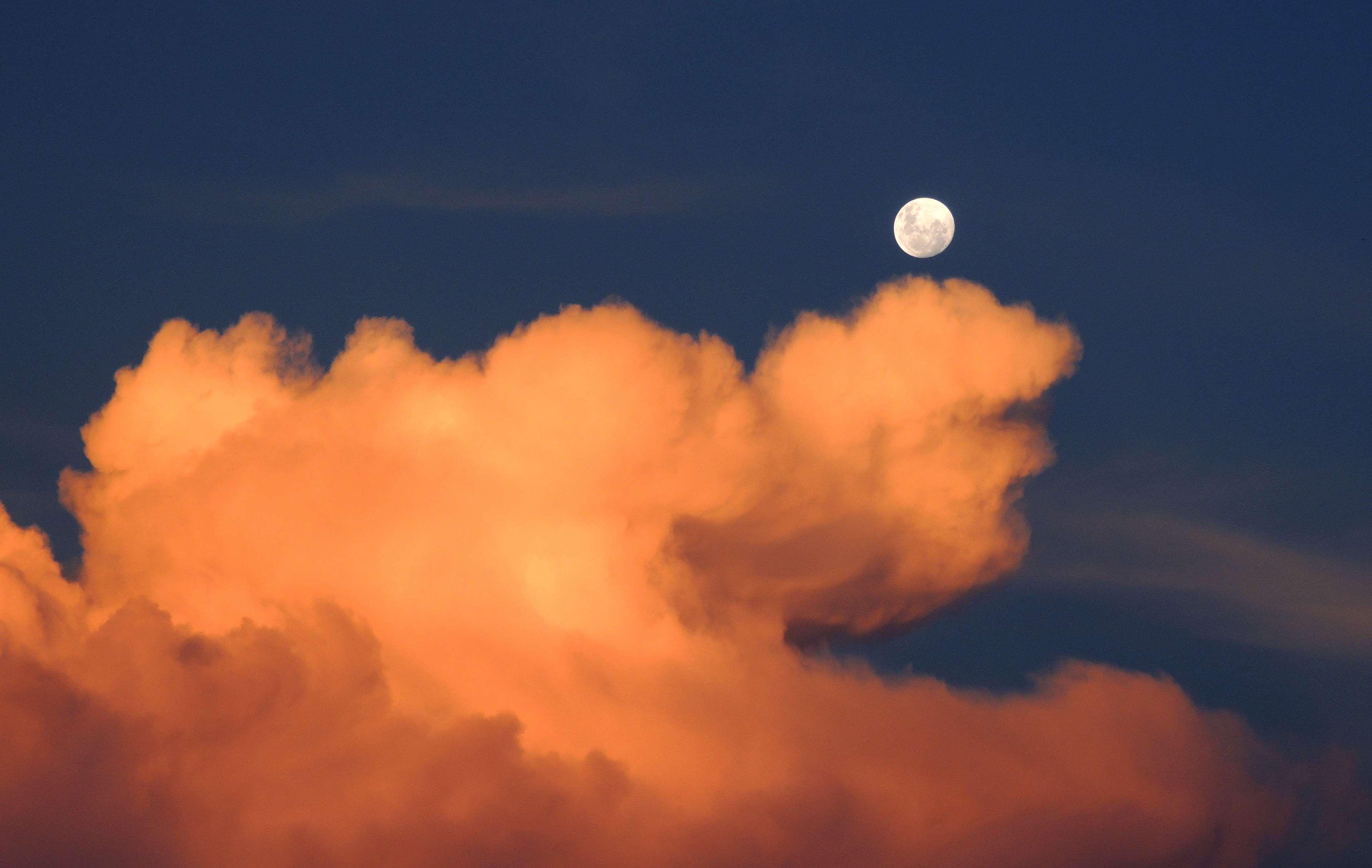 Moon Sunset Wallpapers - Top Free Moon Sunset Backgrounds - WallpaperAccess