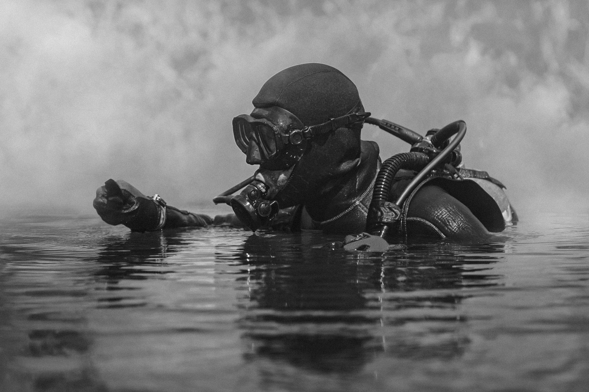 Navy Diver Wallpapers - Top Free Navy Diver Backgrounds - WallpaperAccess