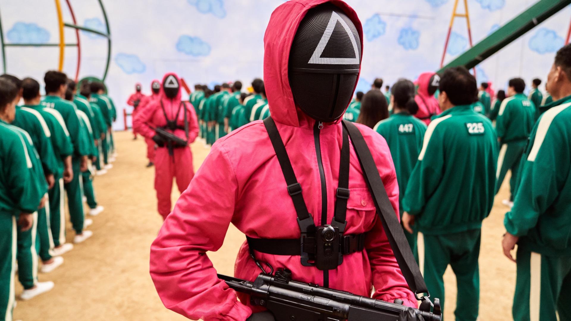 Squid Game Guards Wallpapers - Top Free Squid Game Guards Backgrounds ...