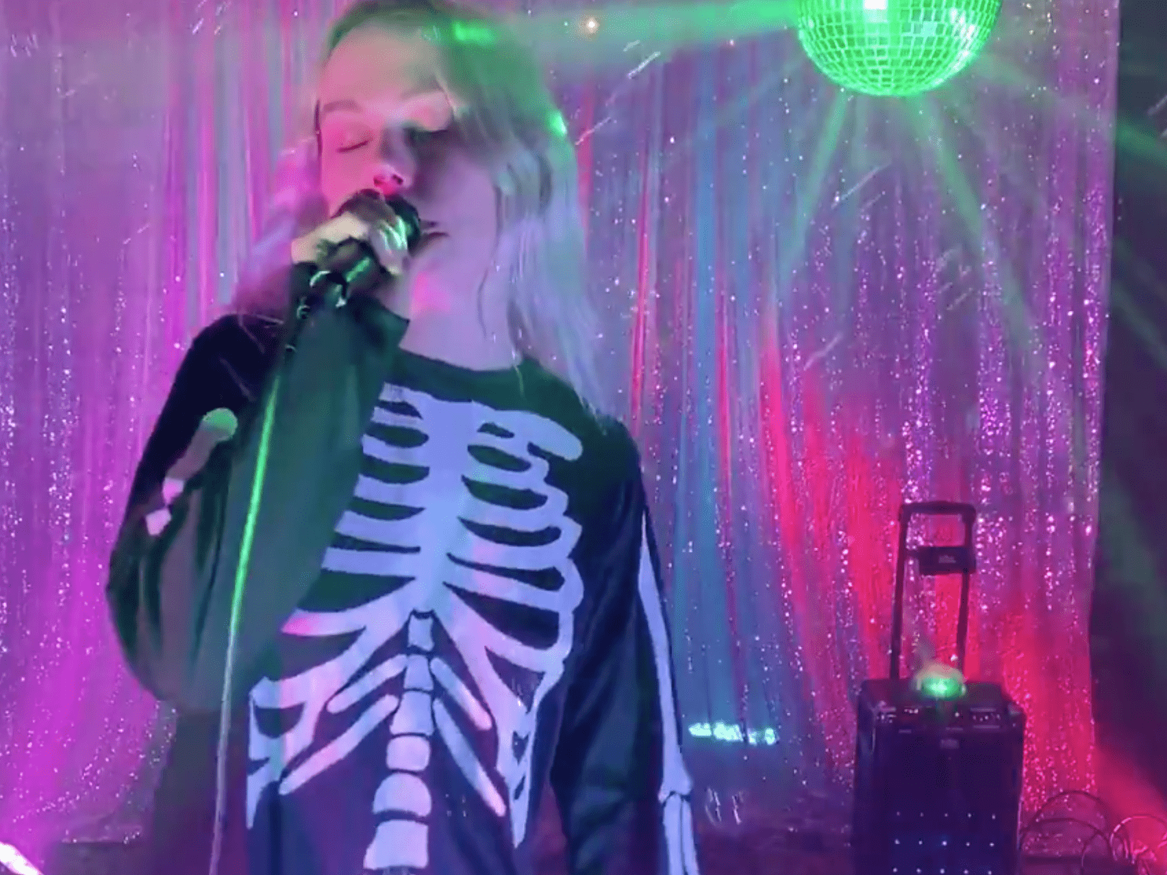 Phoebe Bridgers Wallpapers - Top Free Phoebe Bridgers Backgrounds - WallpaperAccess