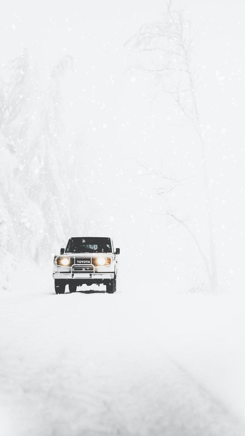 Car In Snow Wallpapers - Top Free Car In Snow Backgrounds - WallpaperAccess