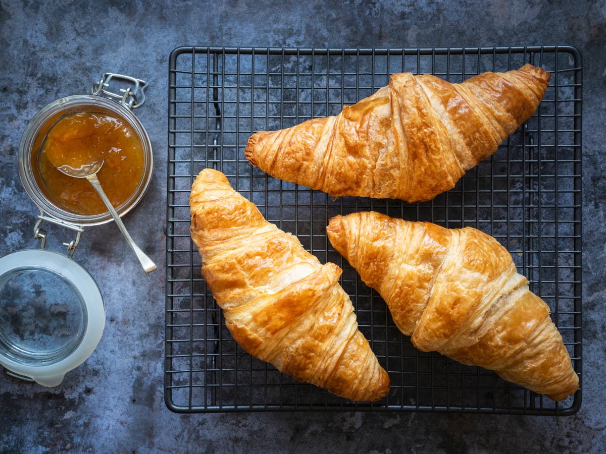 Simple Croissant Wallpapers - Top Free Simple Croissant Backgrounds ...