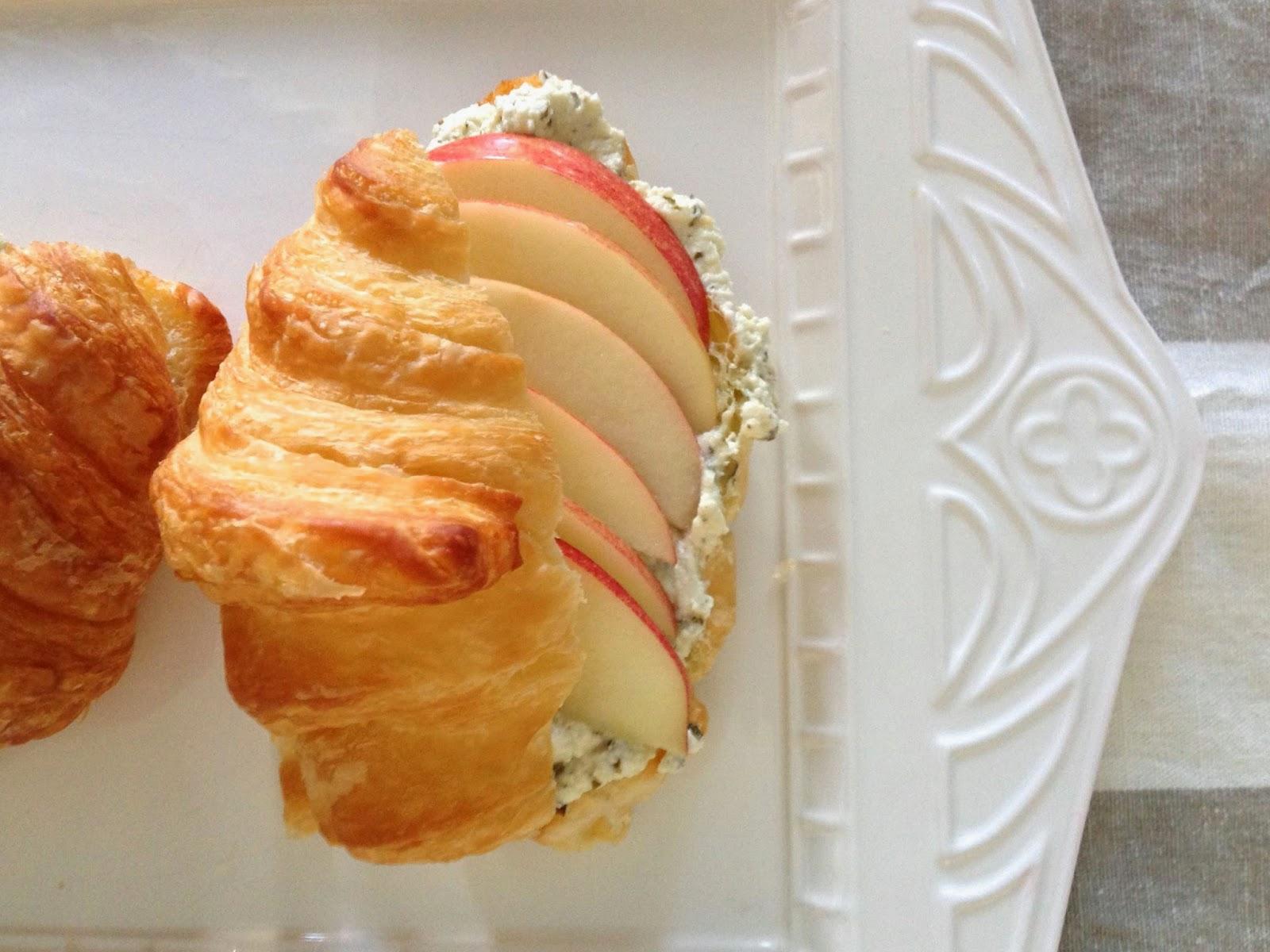 Simple Croissant Wallpapers - Top Free Simple Croissant Backgrounds ...