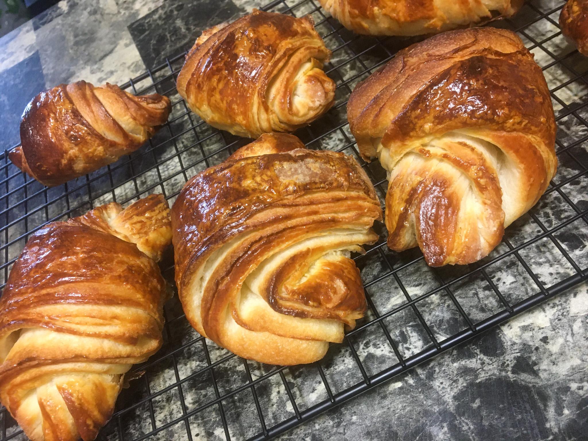 Simple Croissant Wallpapers - Top Free Simple Croissant Backgrounds ...