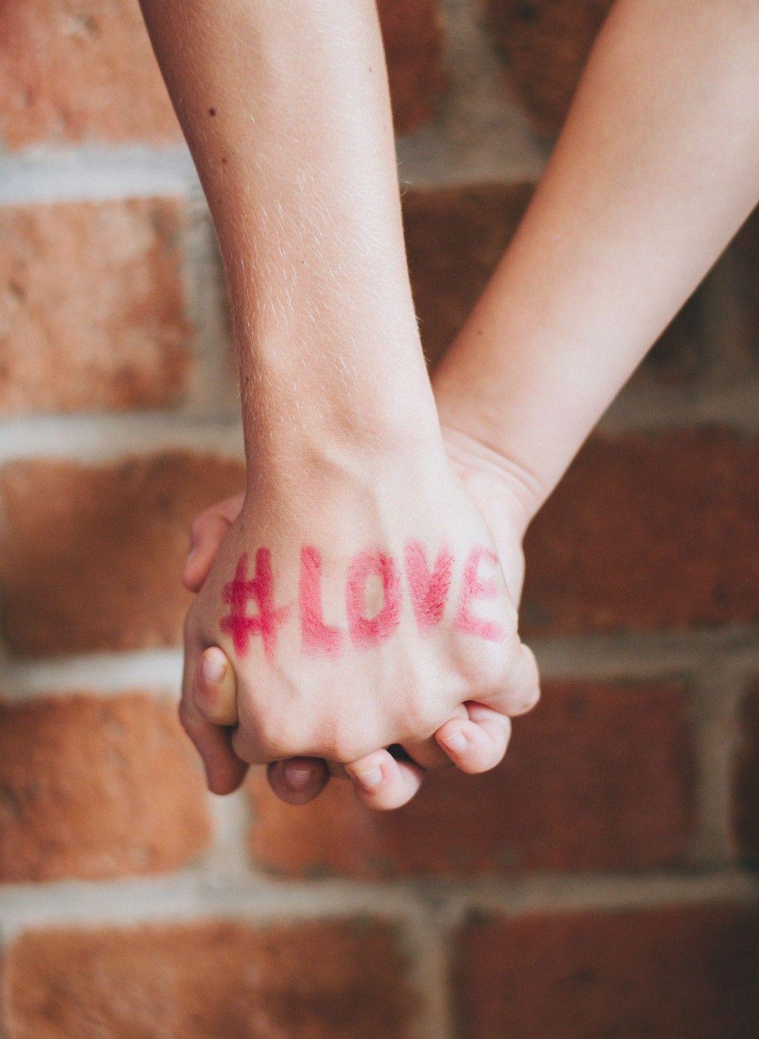 Love Hands Wallpapers - Top Free Love Hands Backgrounds - WallpaperAccess
