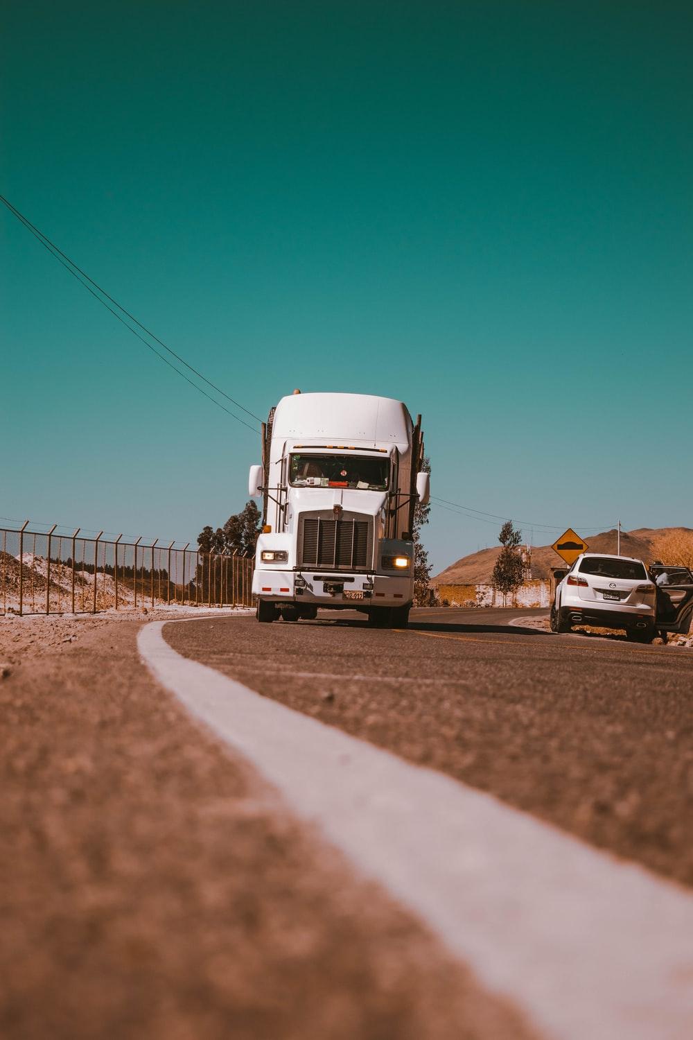 Trailer Truck Wallpapers - Top Free Trailer Truck Backgrounds ...