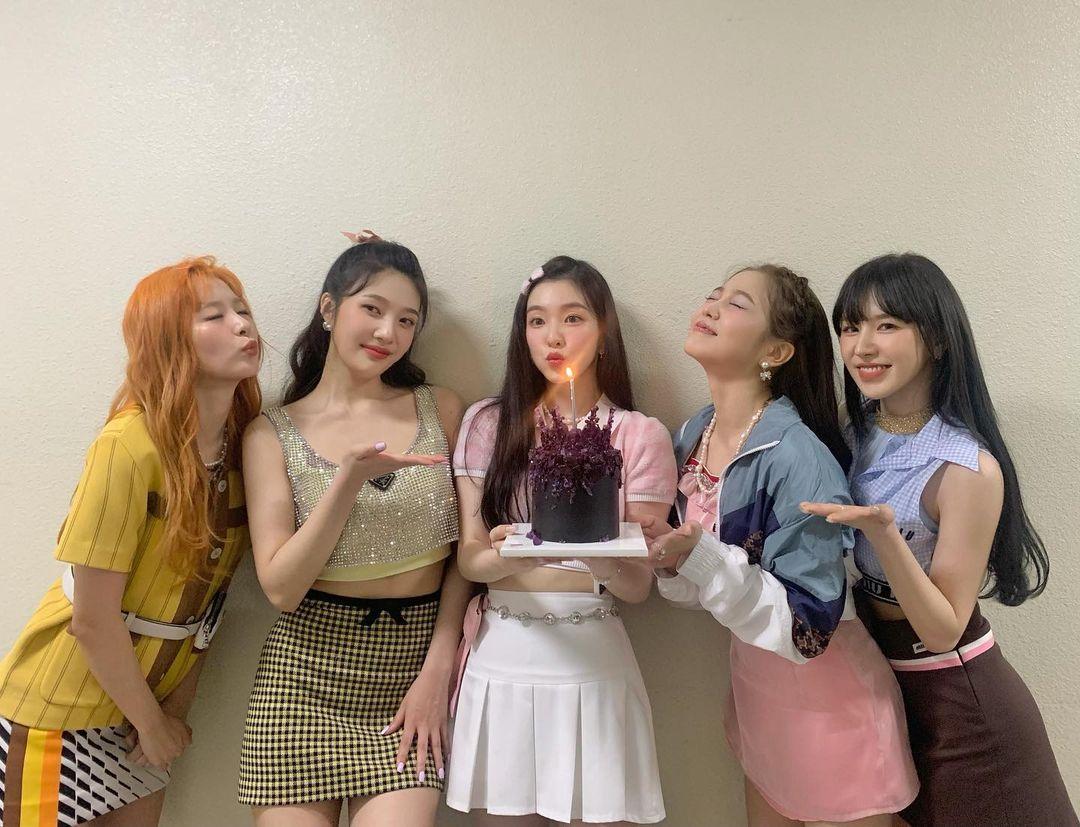 Red Velvet Queendom Wallpapers - Top Free Red Velvet Queendom ...