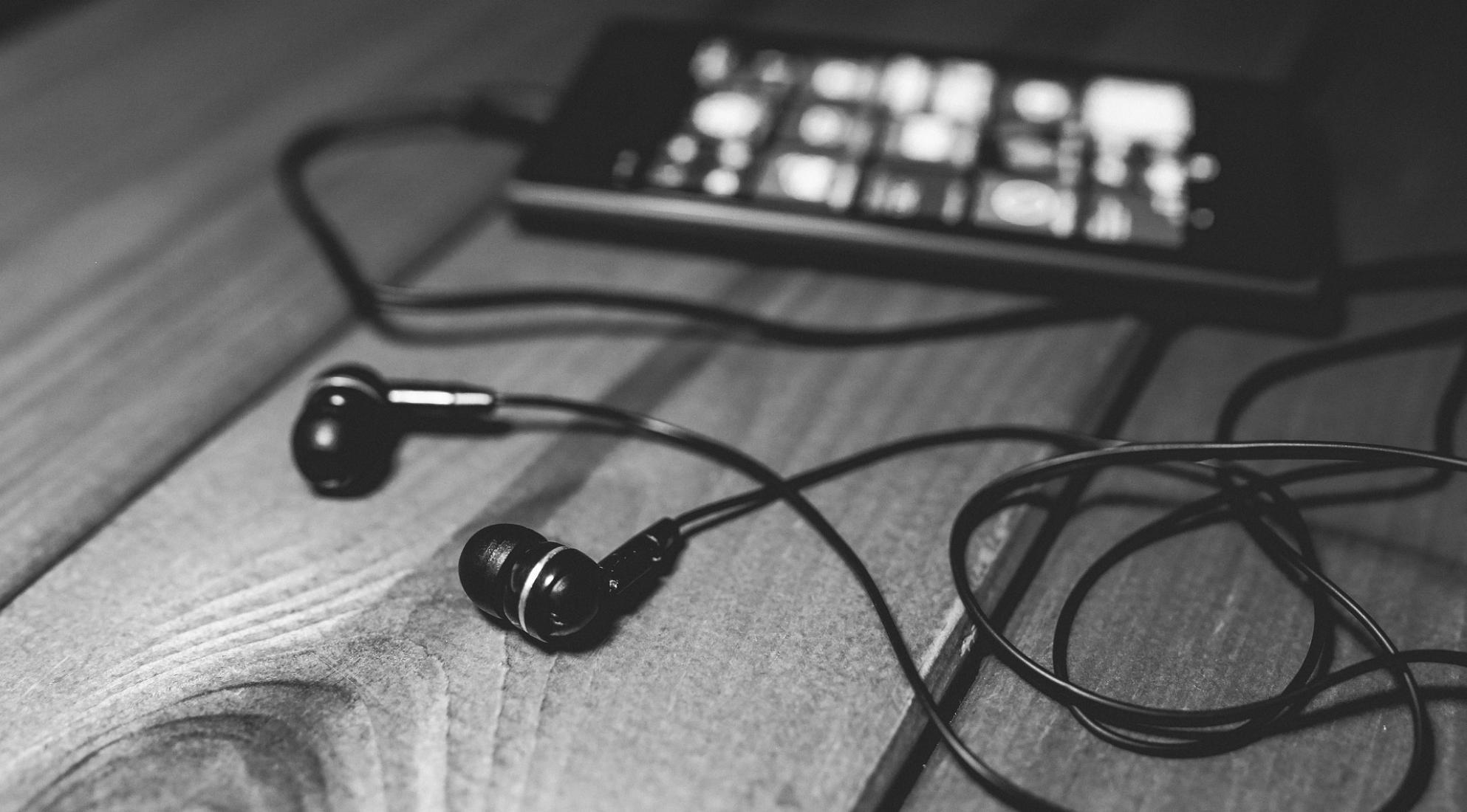 Earphone HD Wallpapers - Top Free Earphone HD Backgrounds - WallpaperAccess