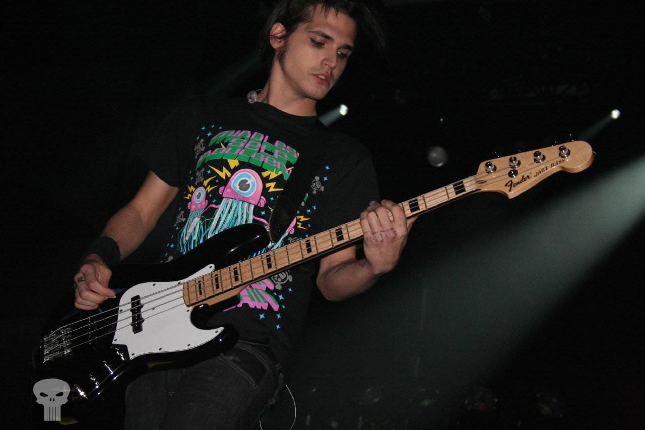 Mikey Way Wallpapers - Top Free Mikey Way Backgrounds - WallpaperAccess